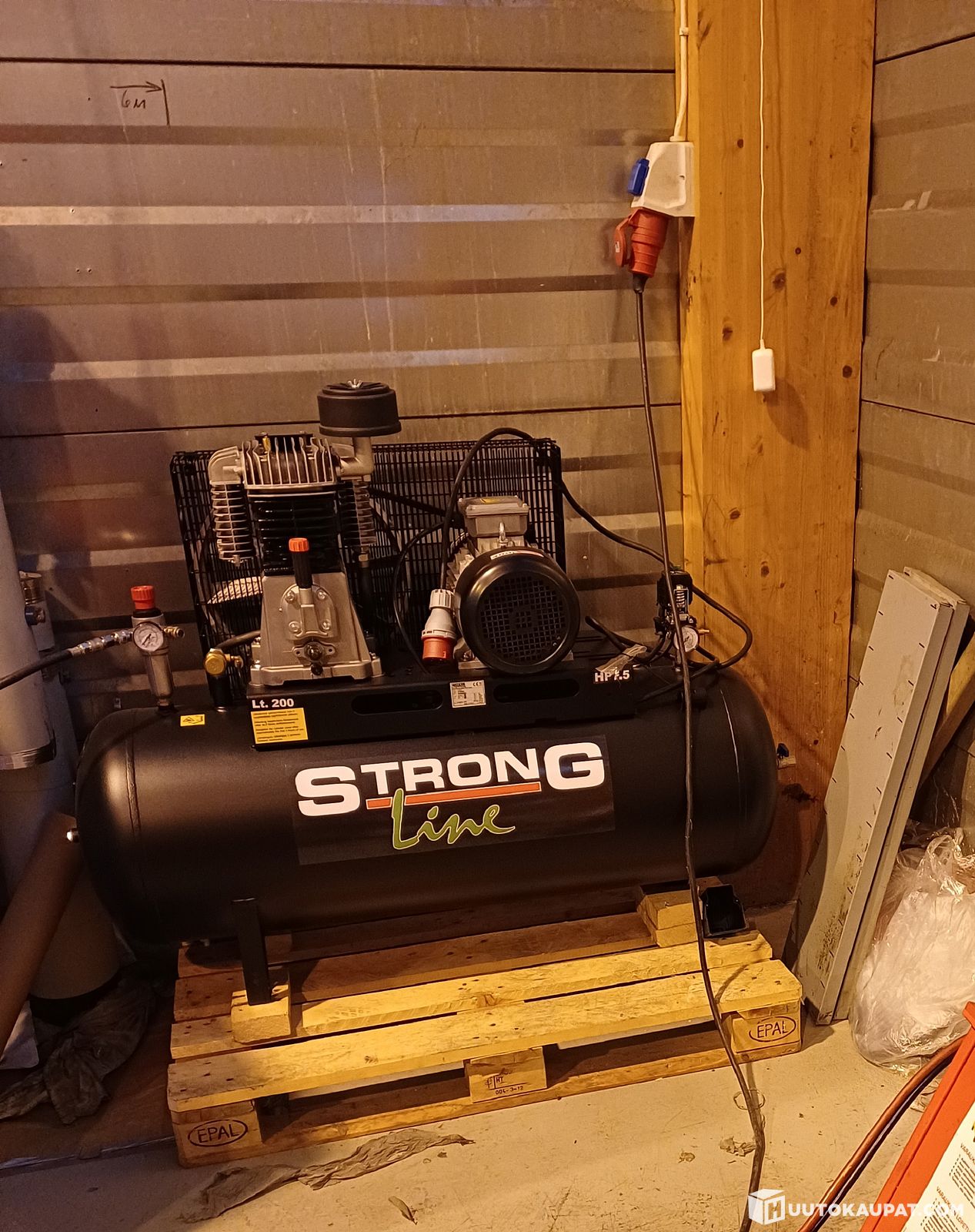 Ulosmitattu Strong Line lt. 200 kompressori 7,5 hv XT200925 /Utmätt ...