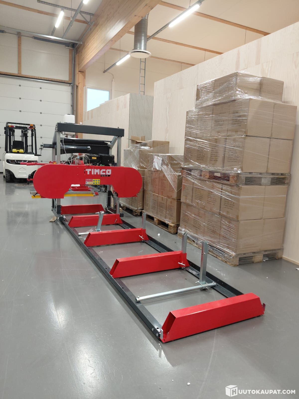 Timco KVS31 portable bandsaw — capacity to cut logs up to 790 mm ...