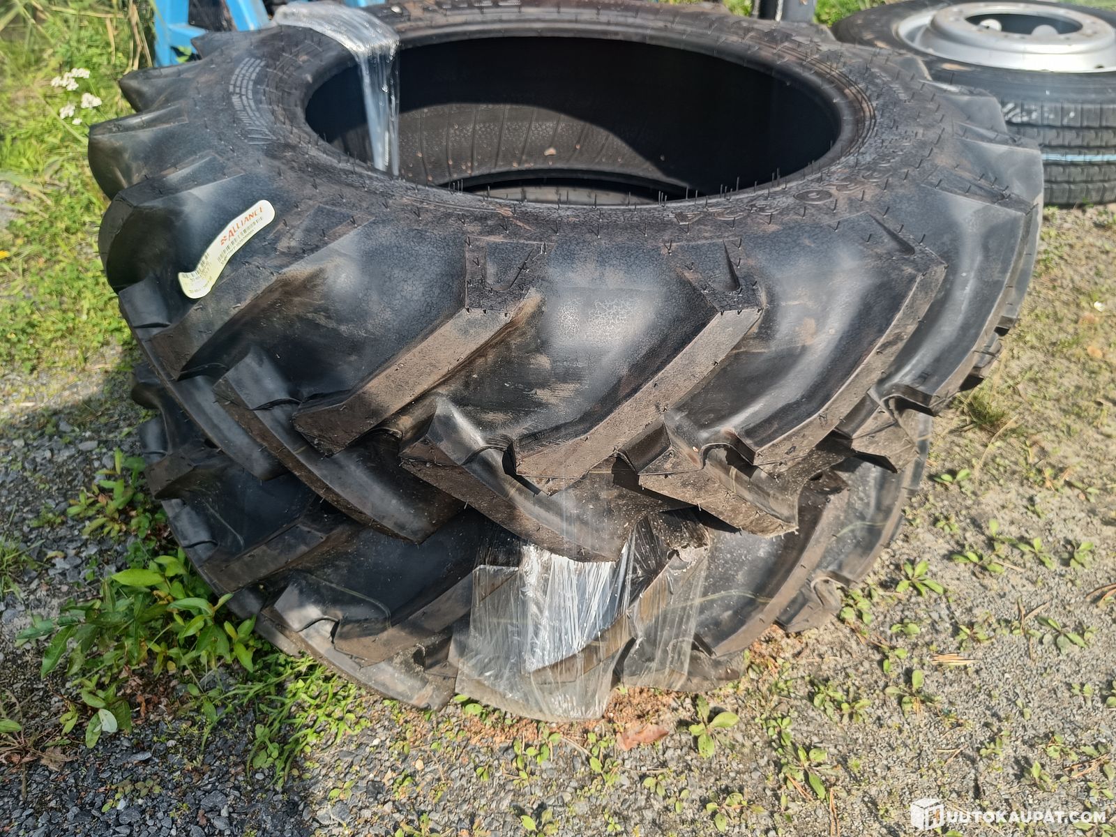 Traktorin renkaat Alliance 11.2-24 2/kpl, Oulu | Huutokaupat.com