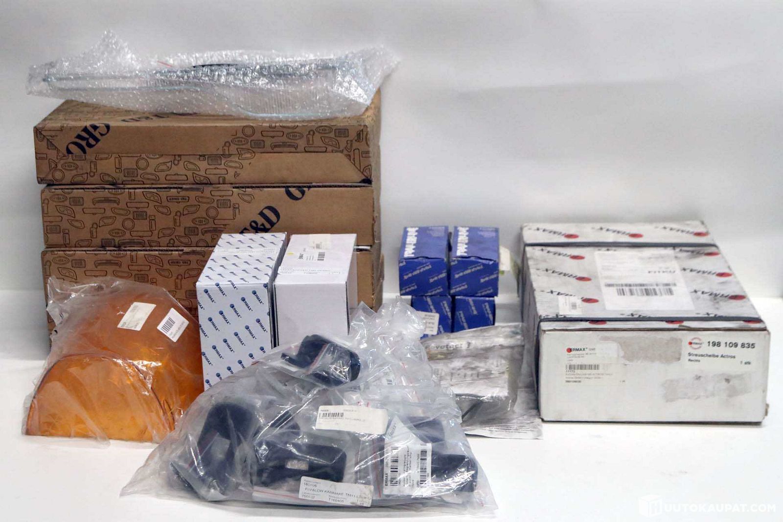 Trailcon varastopoisto: Erä valoja, valojen kannakkeita, polttimoita, yms. TRC1002/R24A3, Espoo ...