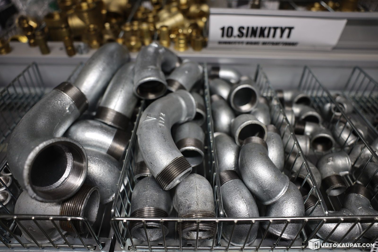 Erä sinkittyjä, hitsattavia osia, kartioliittimiä ja lianerottimia (30). LVI-Katila Oy (2680010 ...