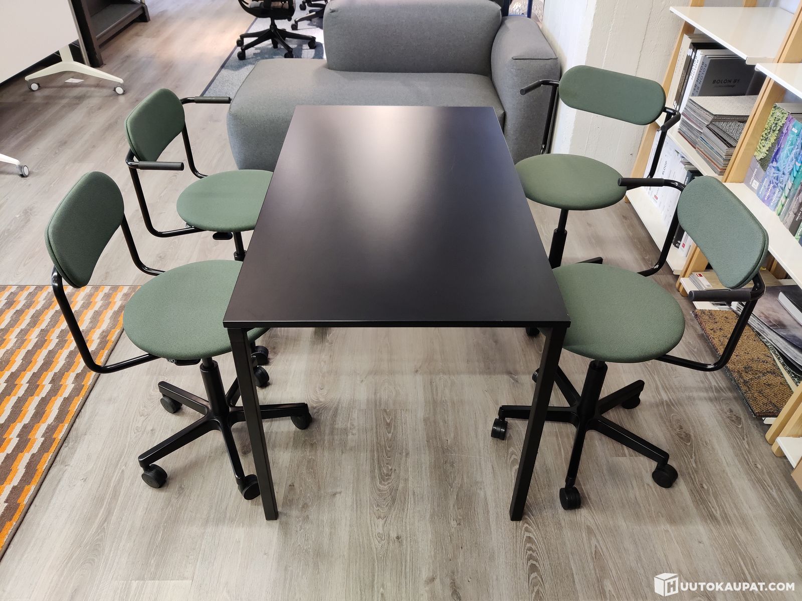 MODEO.FI Yrjö Kukkapuro Moderno tuolit 4 kpl + Mitab Shadow pöytä, ovh 3770€ - Toimitus koko ...