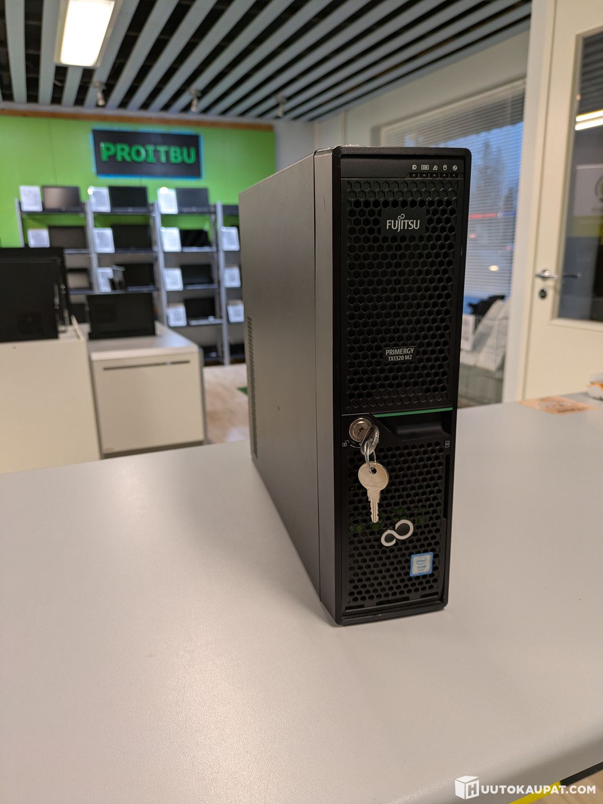 Fujitsu PRIMERGY TX1320 M2 – Tehokas palvelin / työasema (Xeon, 16GB ...