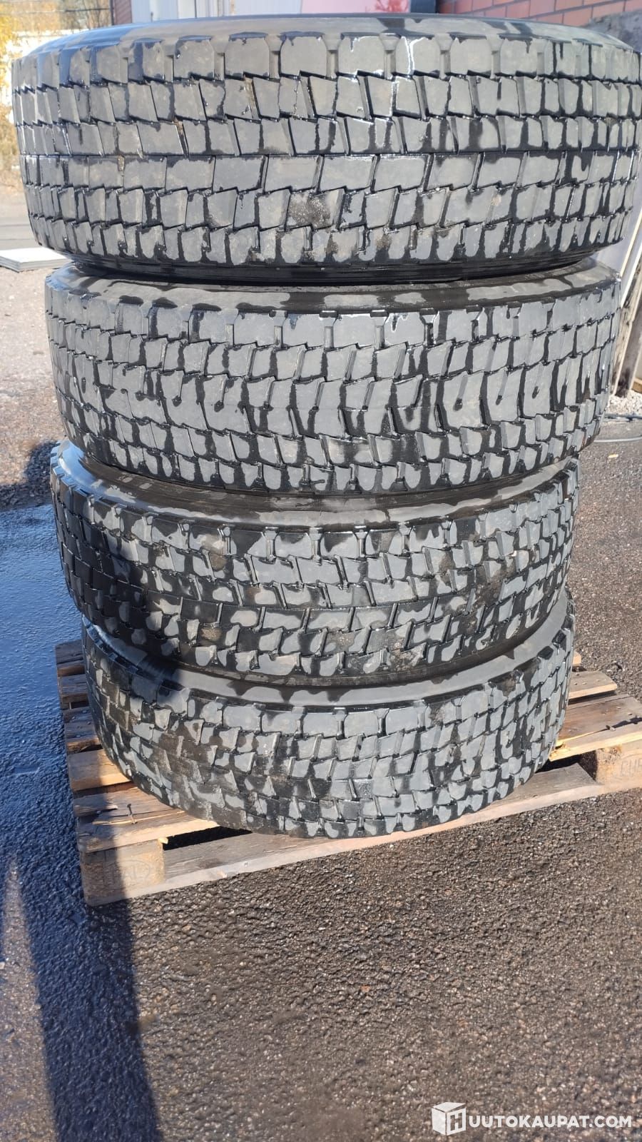 Kuorma-auton rengas 315/70R22,5 vetopinta, Michelin Multiway 3D ...