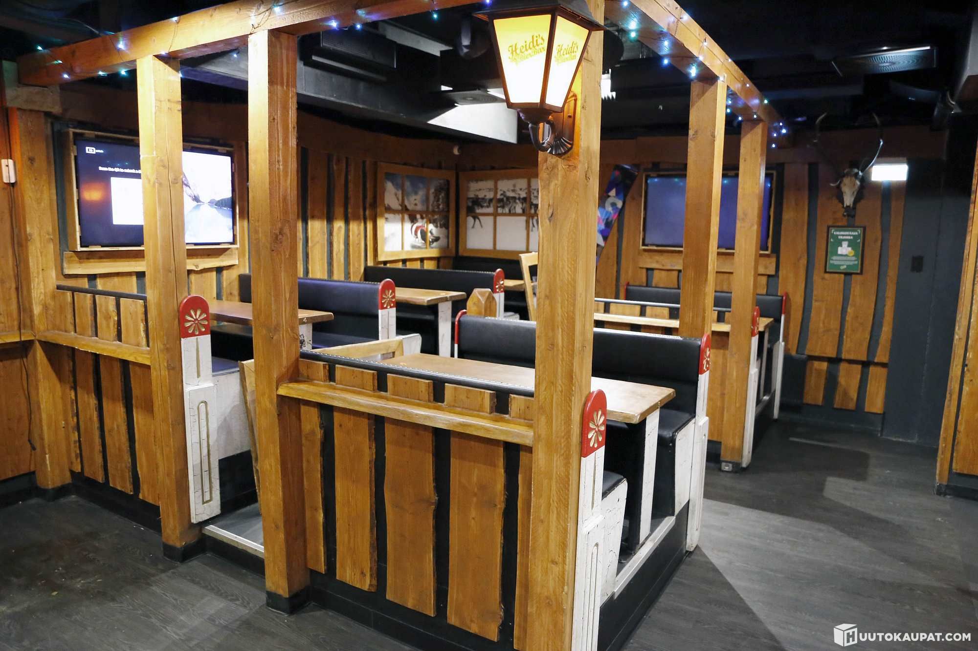 Solid-wood booth set – beam frames, tables of sawn boards. HBB1653 ...