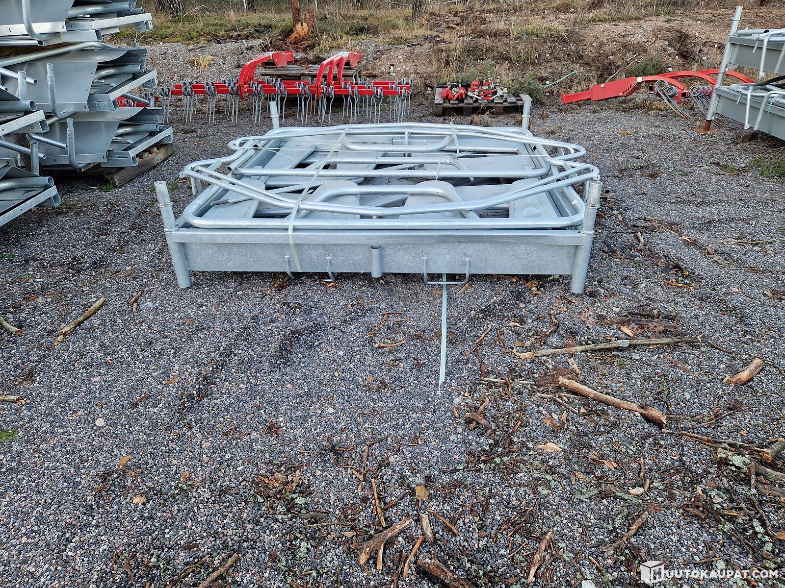 Viherlinja ruokintakatos hevosille P4D, 2 x 2 m ja 12-ruokintapaikkaa, Turku | Huutokaupat.com