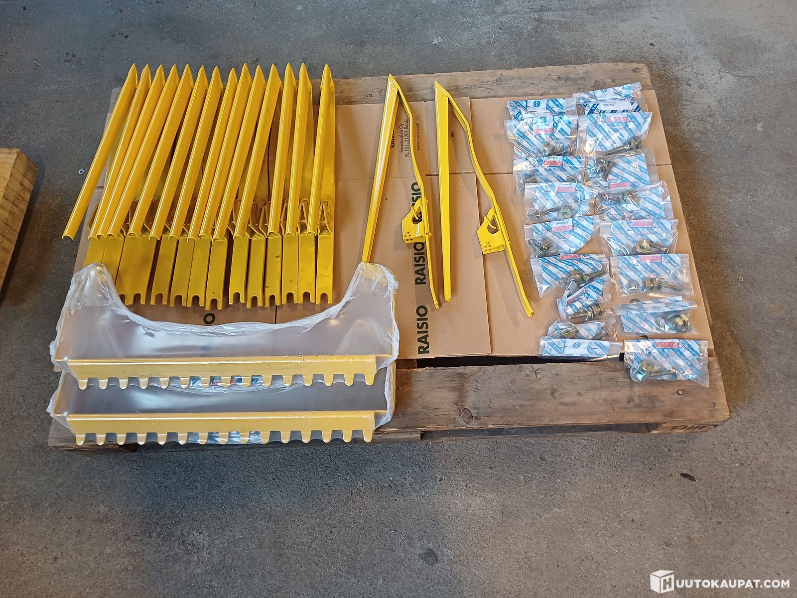 New Holland Puimurin lakopiikkisarja 16kpl 20 jalan pöytään, Honkajoki | Huutokaupat.com