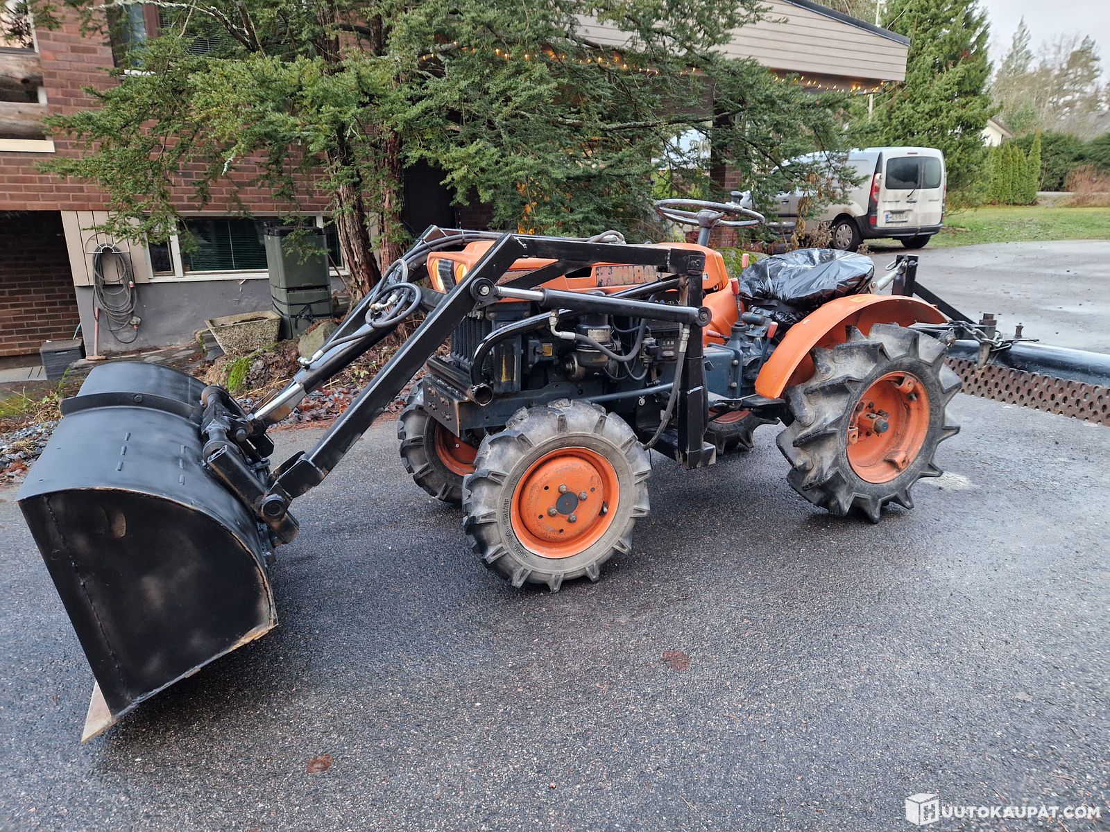 Kubota B6000, Lahti | Huutokaupat.com