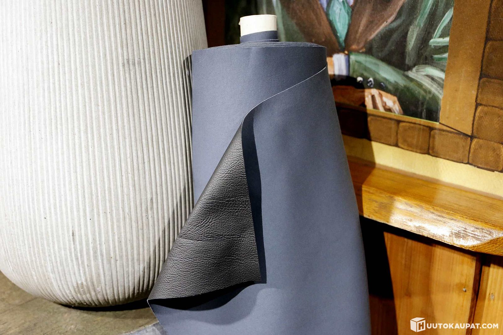 Roll of black faux leather. HBB1694. Bankruptcy estate of Restaurations ...