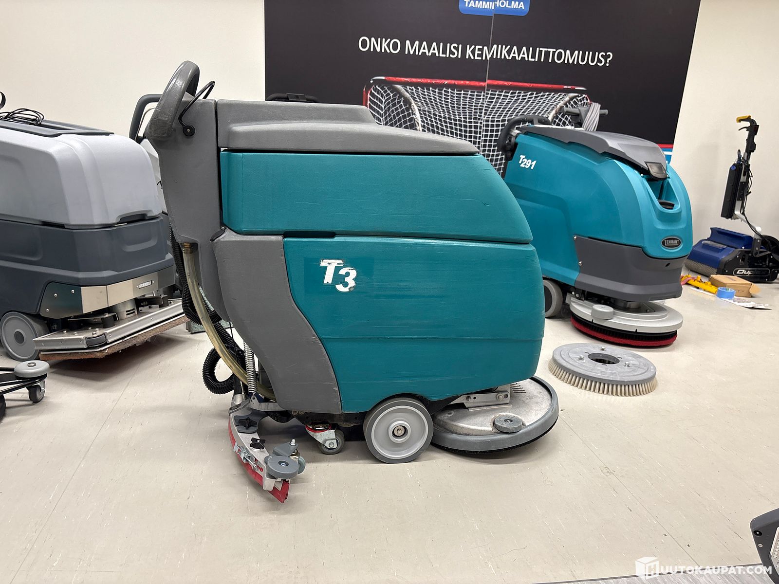 Tennant T3: Scrubber-dryer (combination machine) — 2-month warranty ...