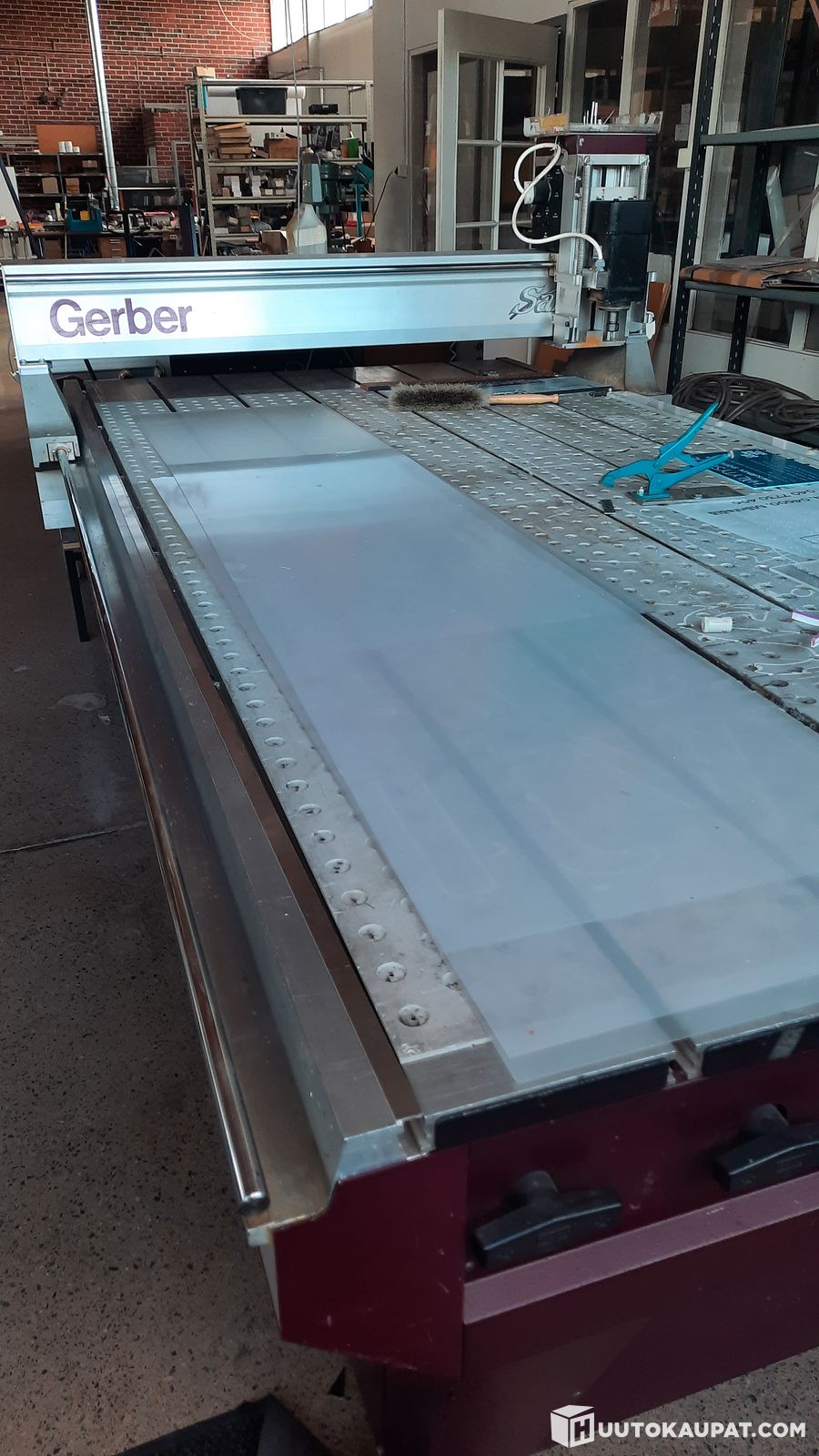 Gerber Sabre 408 , CNC Kaiverruskone pöydän koko 2500x1350mm, Mäntsälä ...
