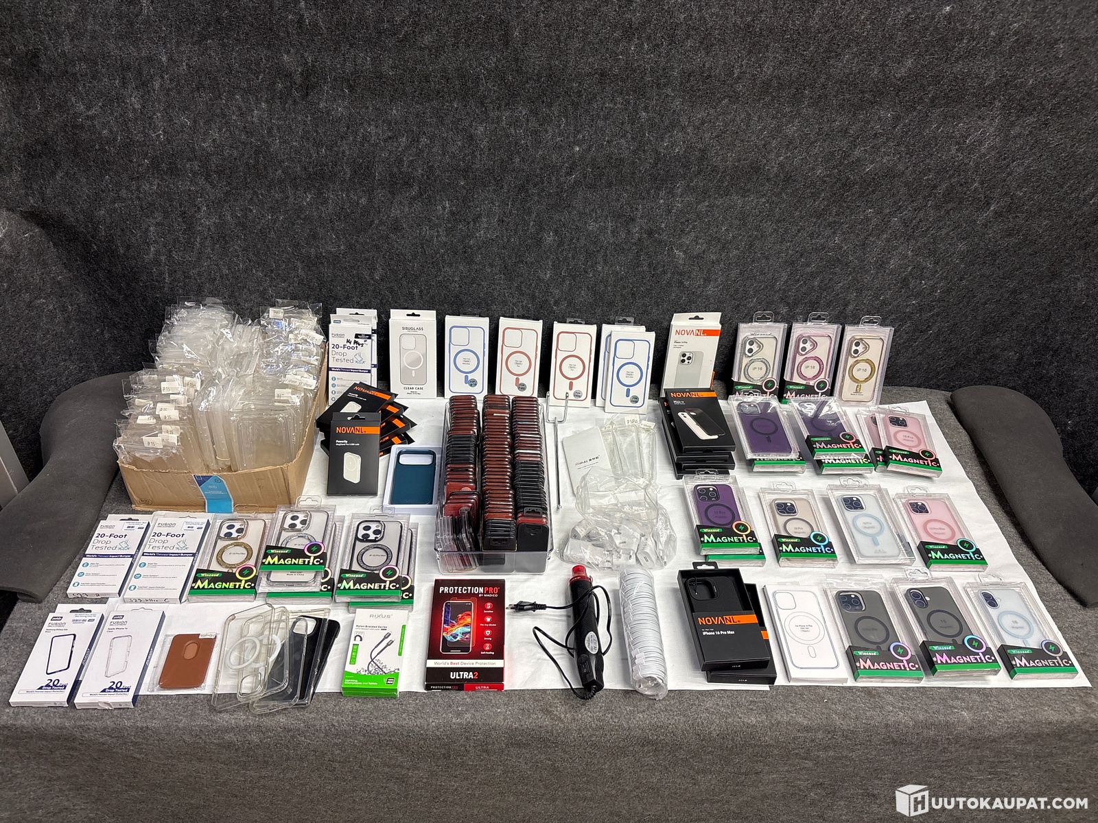 Puhelintarvikkeita (erä 1391) Phone lion Oy konkurssipesä 3580226-5 ...