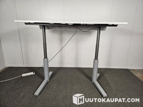 Martela sähköpöytä Götessons half pipe johtokourulla. A4109, Vantaa ...