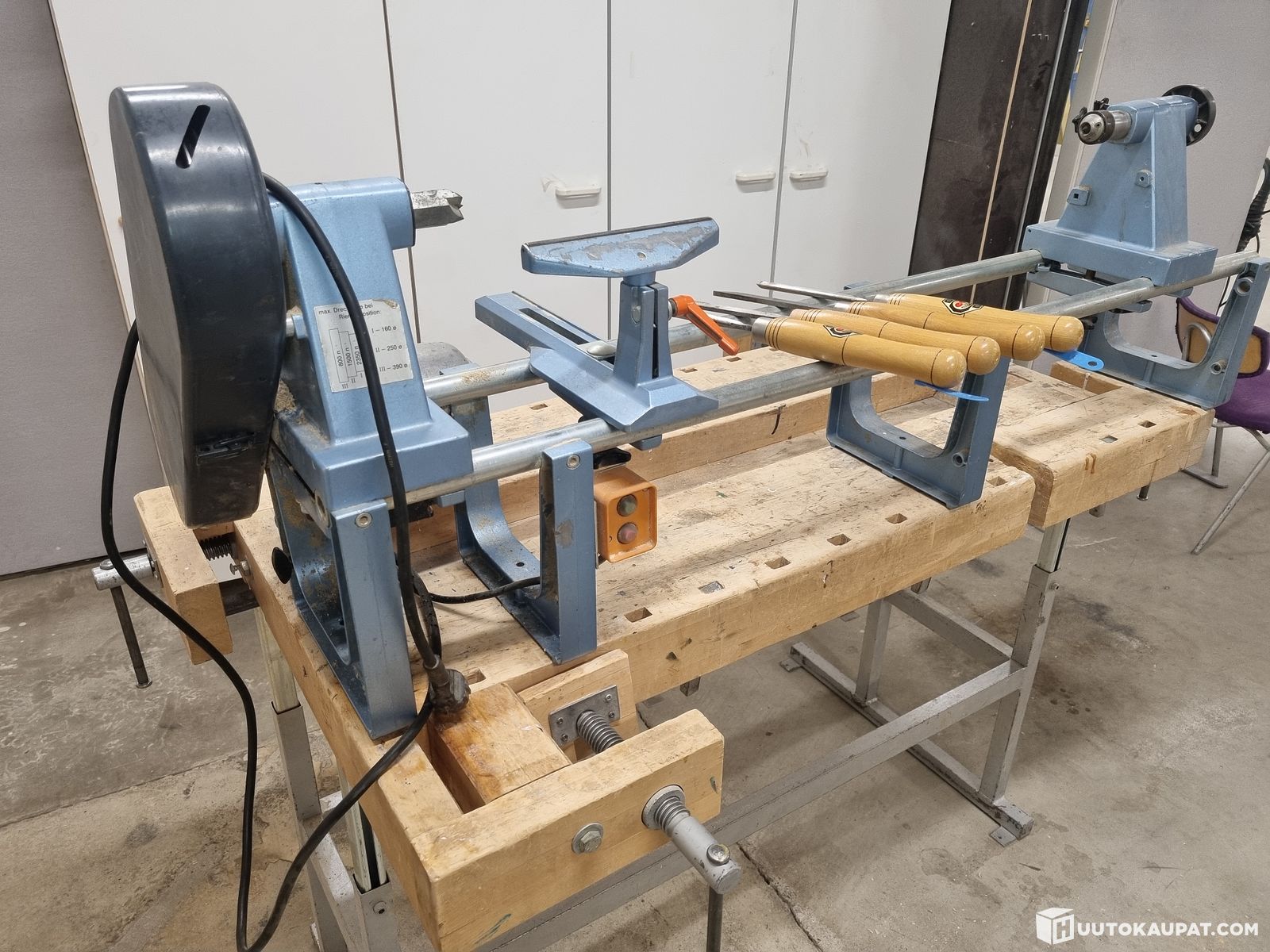 Wood lathe and chisels, Hyrynsalmi | Huutokaupat.com