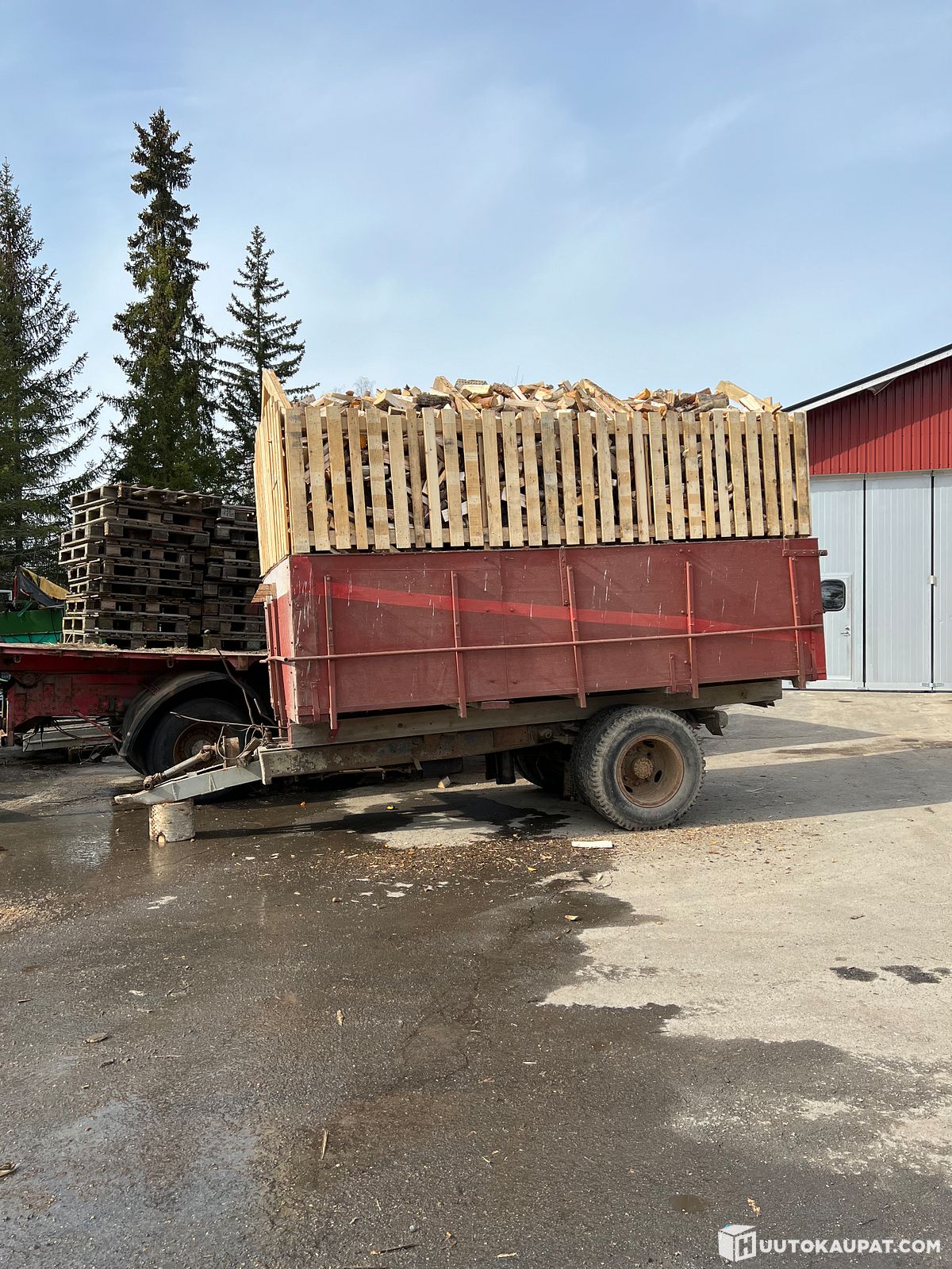 Omavalmiste Traktorin kippi kärry (siirreltävä puulato polttopuineen ...