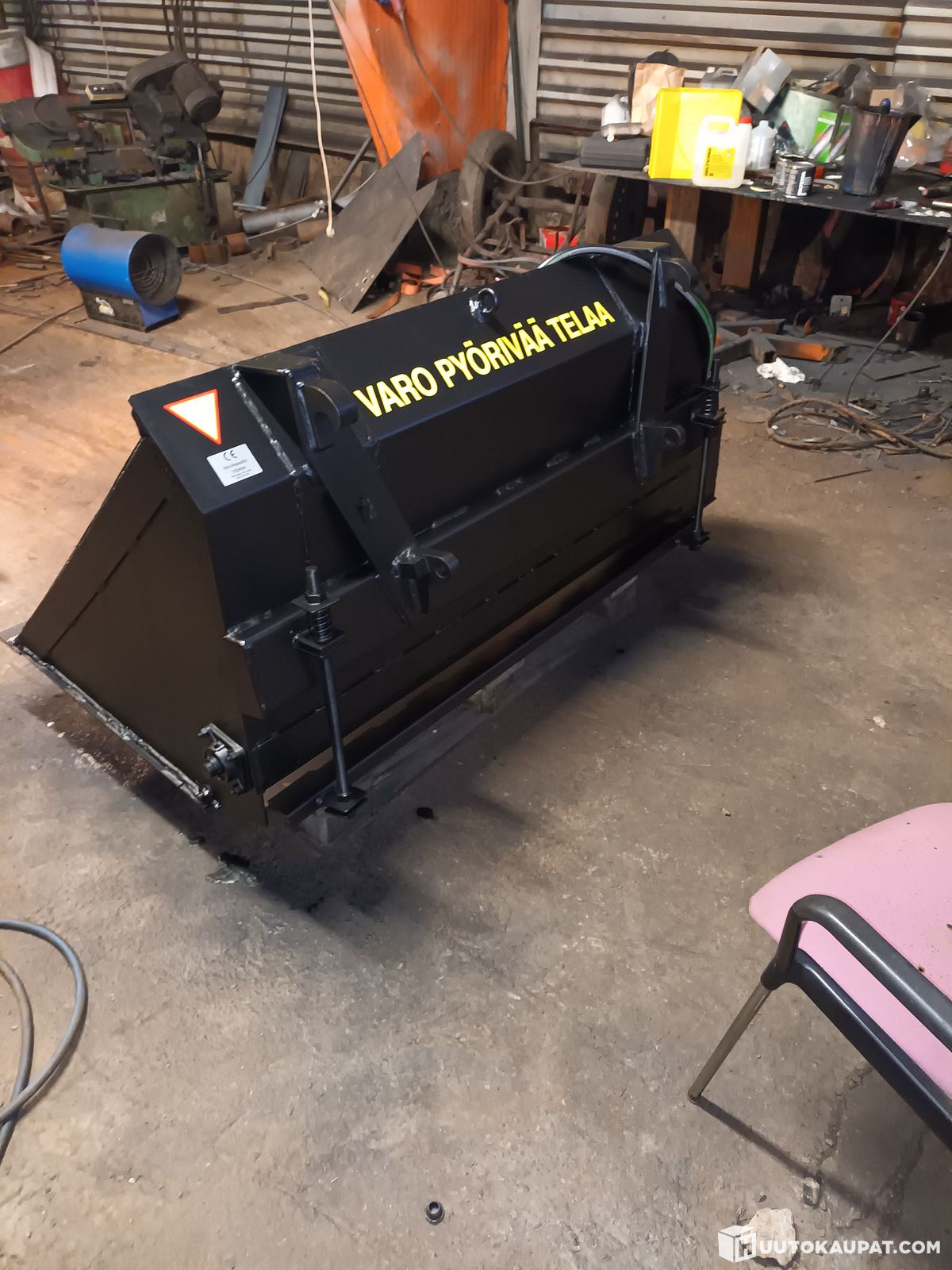 Other brand HH 1500 Bucket grit spreader, 2026, Sastamala | Huutokaupat.com