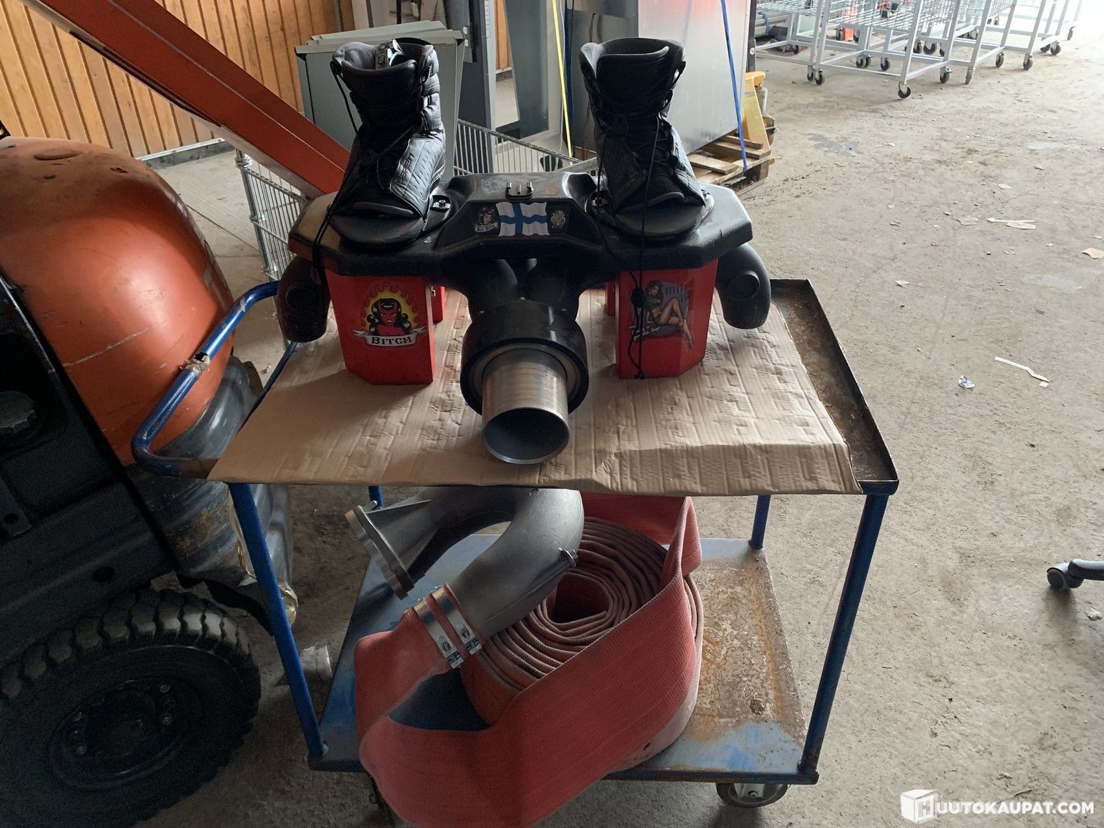 PERILLE TOIMITETTUNA: FLYBOARD - LAITTEISTO. Vesijettiin asennettava ...