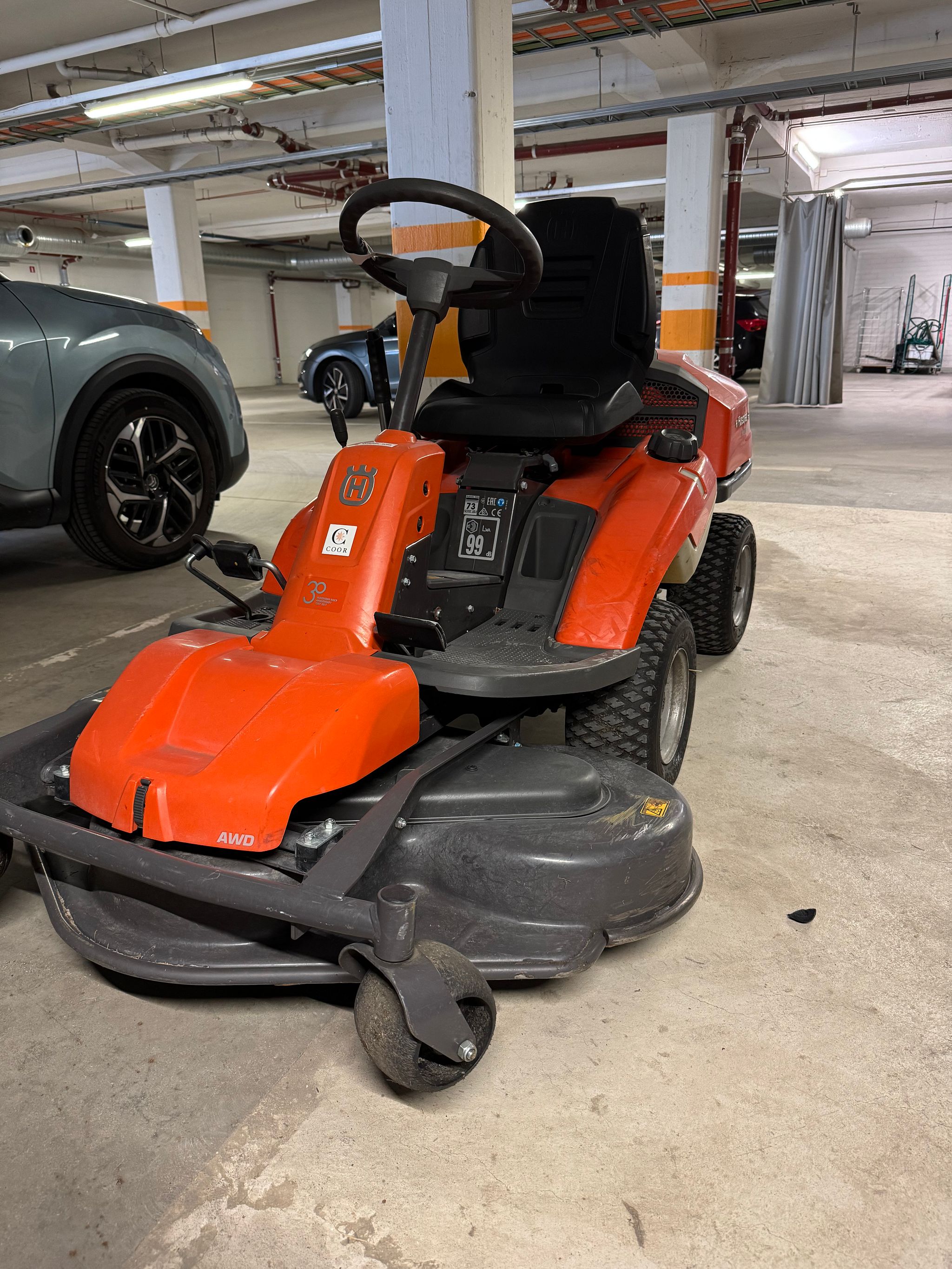 Huutokaupattavat puutarhakoneet, ulkovalaisimet ja muut syyspihan tarvikkeet | Huutokaupat.com