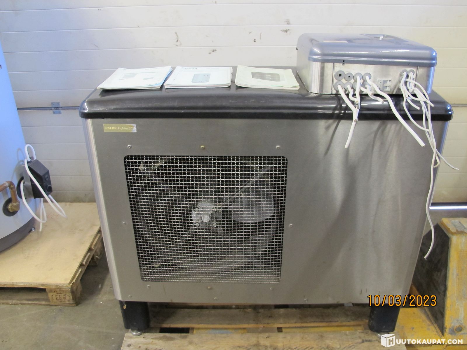 Ilmavesilämpöpumppu Nibe Fighter F2020, 14 kW + ohjausyksikkö SMO-10 + varaaja VPA 300/200 ...