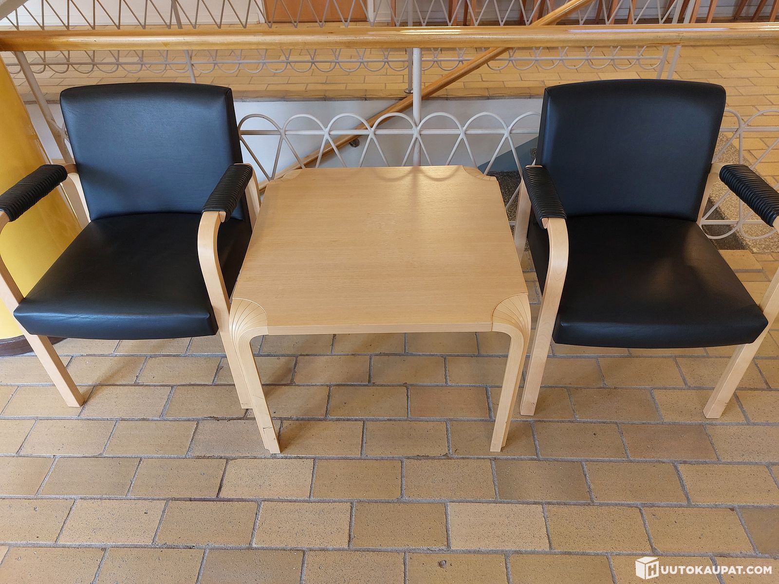 Artek E46 nojatuoli 2 kpl ja Artek X800B sohvapöytä 1 kpl ( kohde LAAVI ...