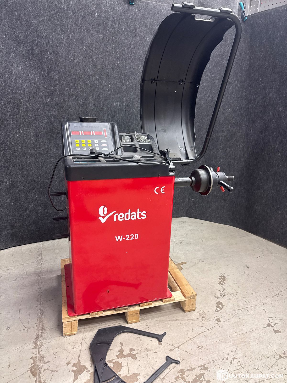 Redats W-220 tyre balancing machine (lot 1528) Rothwork Motors Oy ...