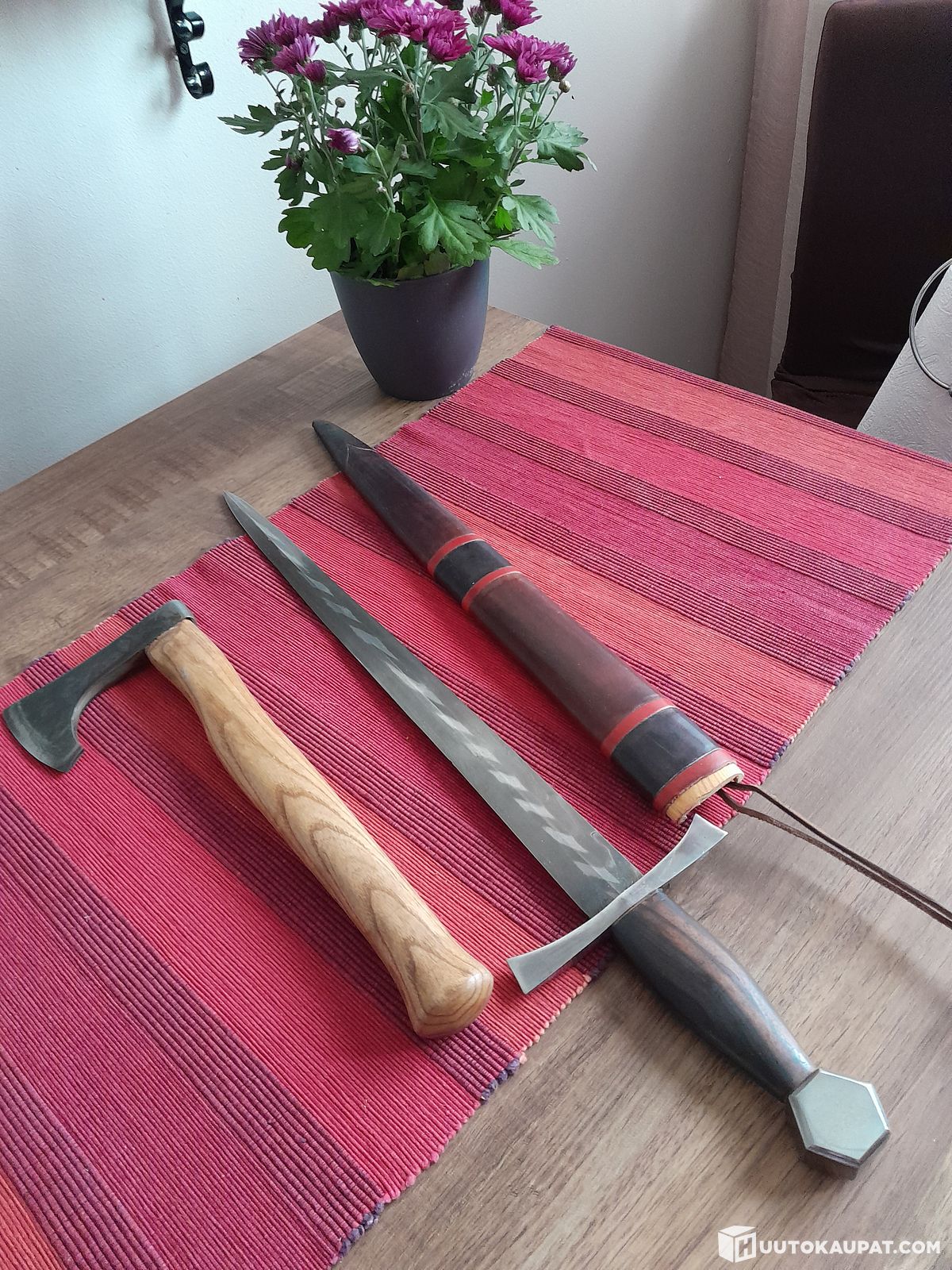 Viikinki aiheiset ,Miekka +Kirves., Pieksämäki | Huutokaupat.com