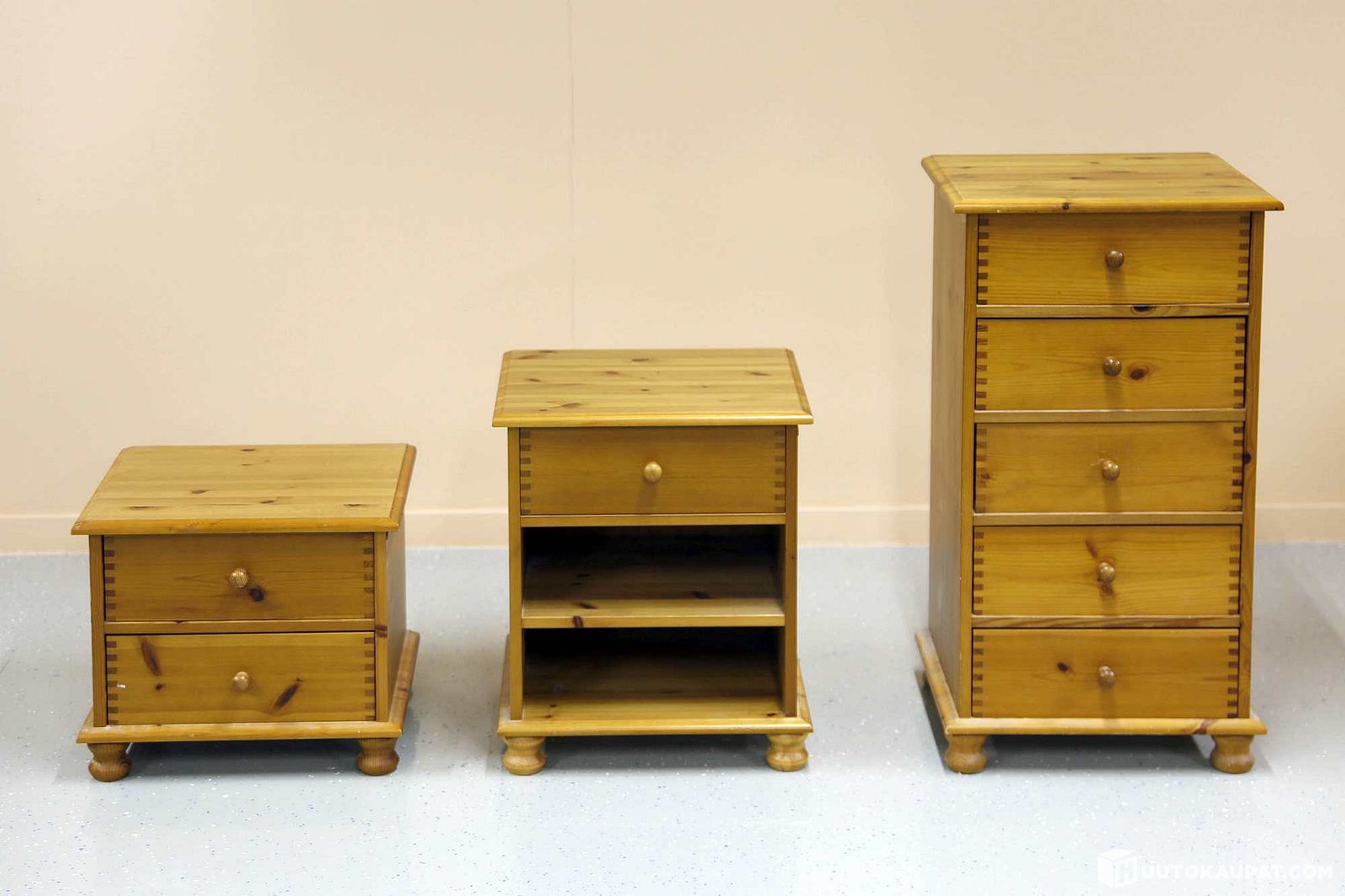 Asko Isabella -lipastoja 3 kpl, Hausjärvi | Huutokaupat.com