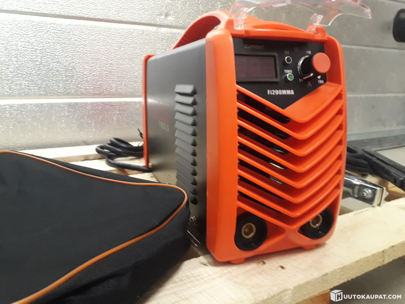 Uusi laadukas Hitsausinvertteri LCD-näytöllä,kompaktinkokoinen ja tehokas.Helppo liikutella ...