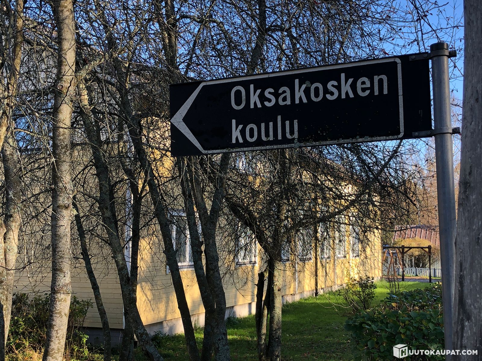 Oksakosken uudempi koulu n. 579 m2/ (tontti 3000 m2 myydään erikseen 1€/m2), Perho | Huutokaupat.com