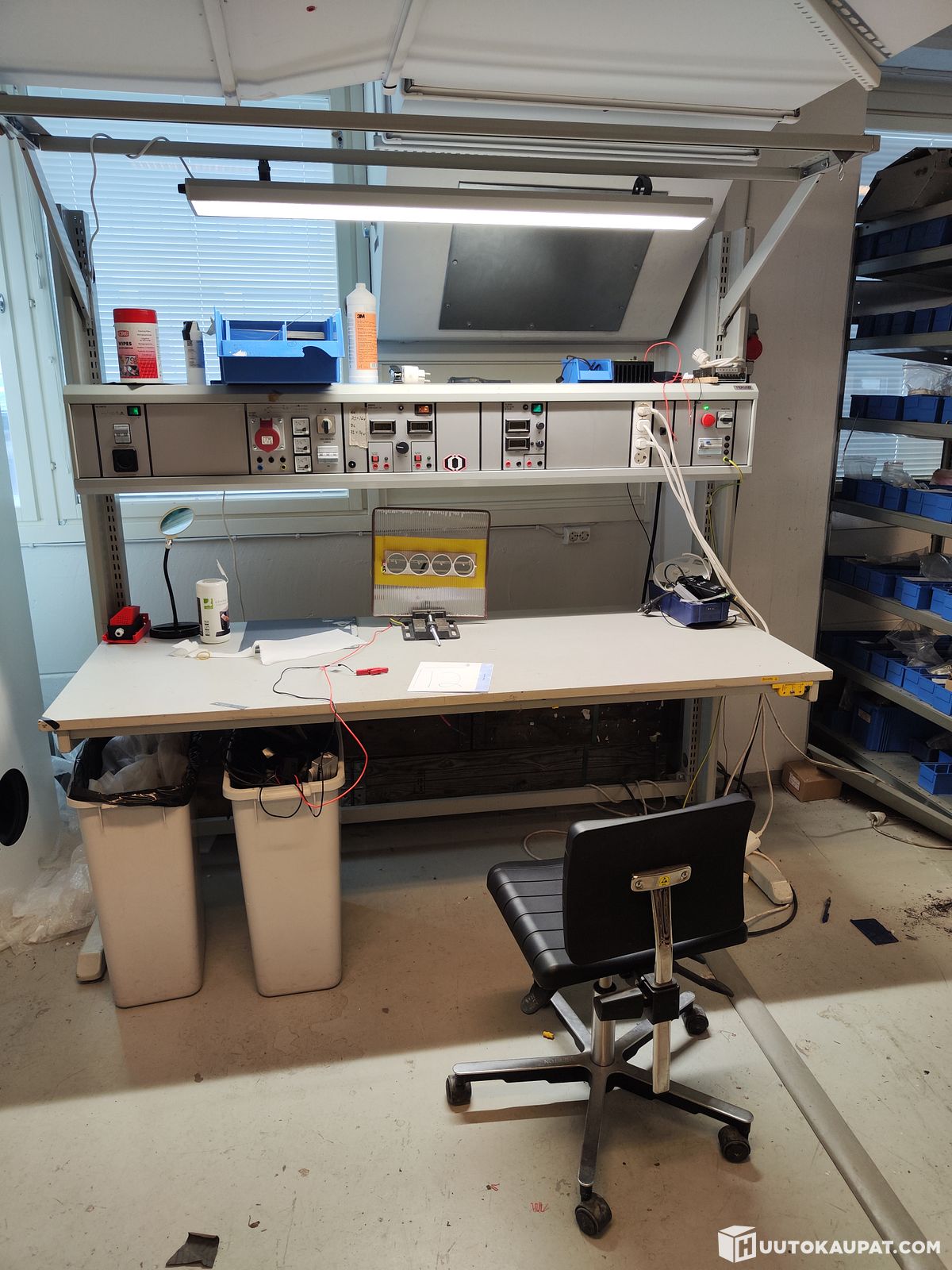 Sähkömittauspöytä TekLab ja Treston työtuoli (12) Aavi Technologies Oy ...