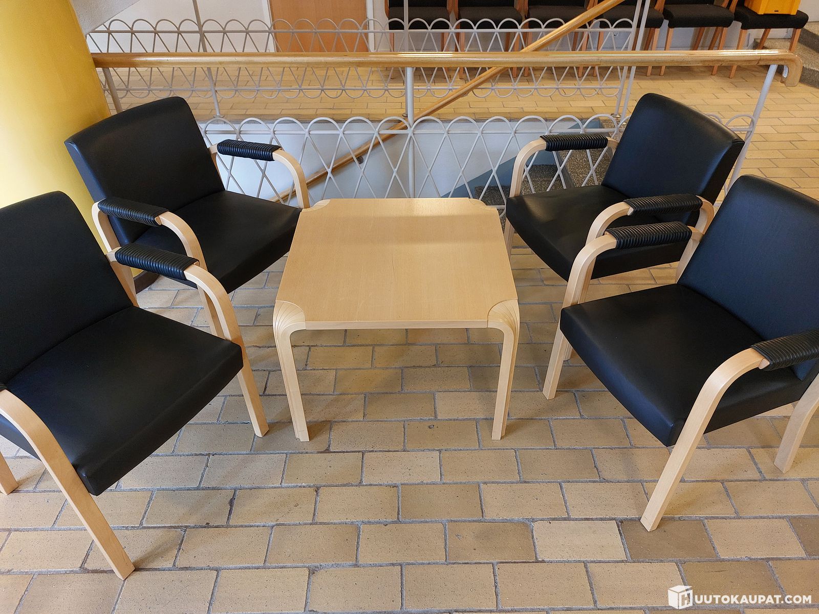 Artek E46 nojatuoli 4 kpl ja Artek X800B sohvapöytä 1 kpl (kohde LAAVI ...