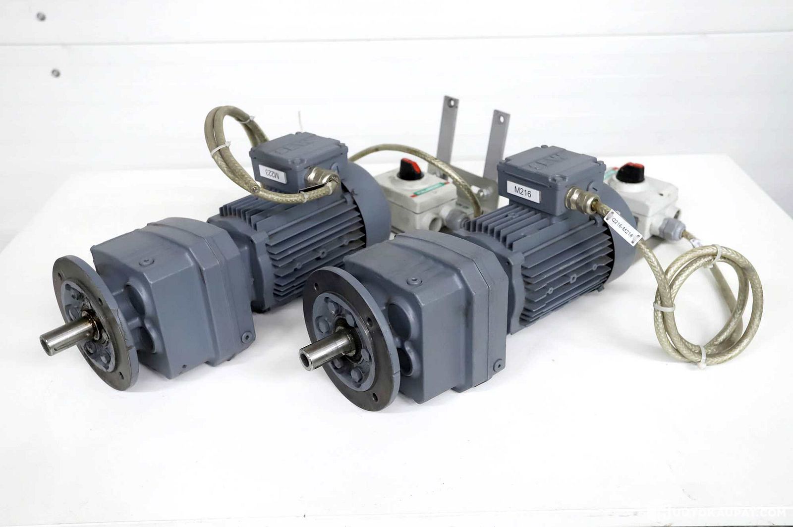 SEW RF37 DT80N4-moottoreita turvakytkimillä 2 kpl. S5468, Hausjärvi ...