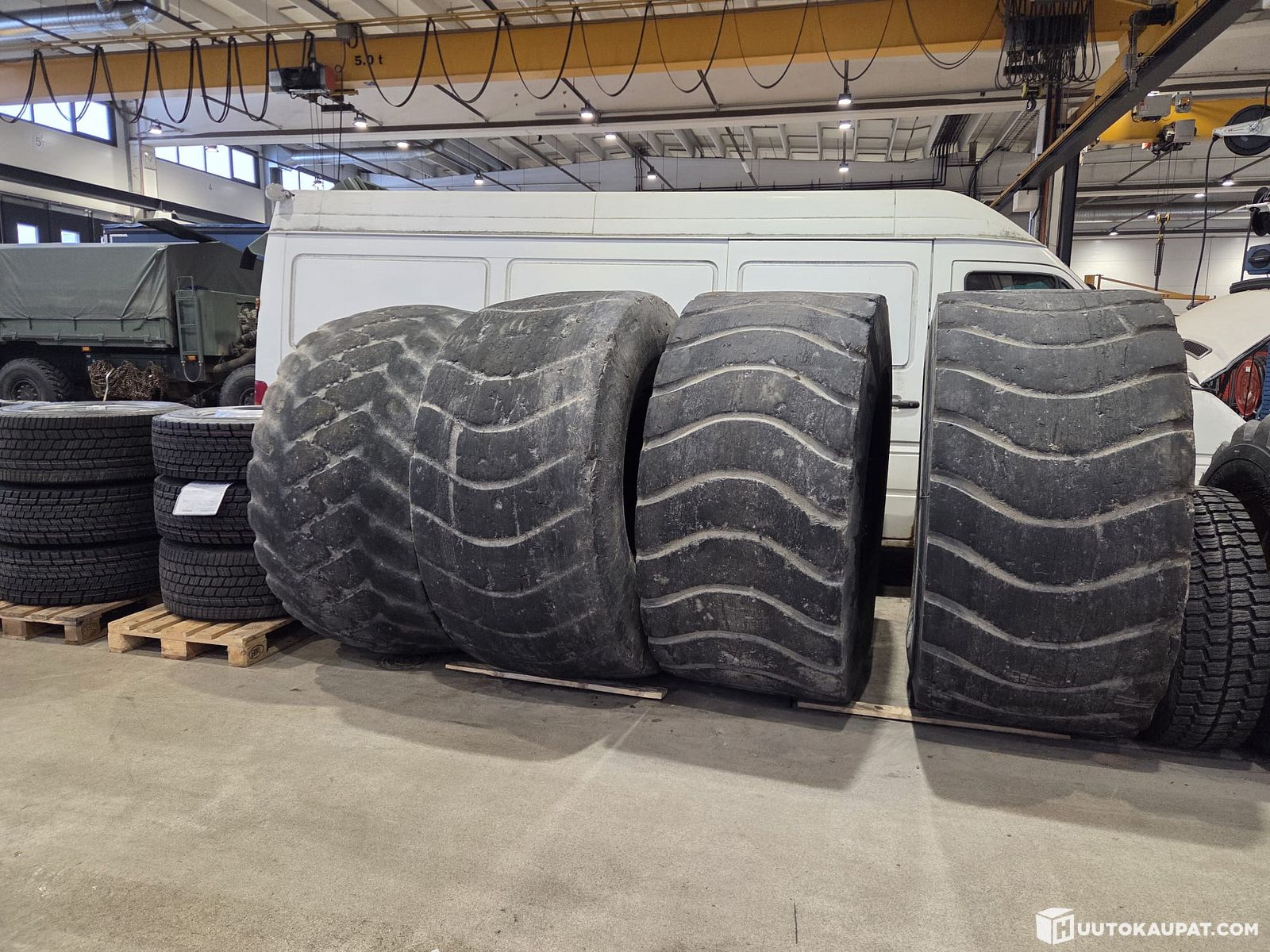 Pyöräkoneen renkaat Good Year 875/65R29, Loppi | Huutokaupat.com