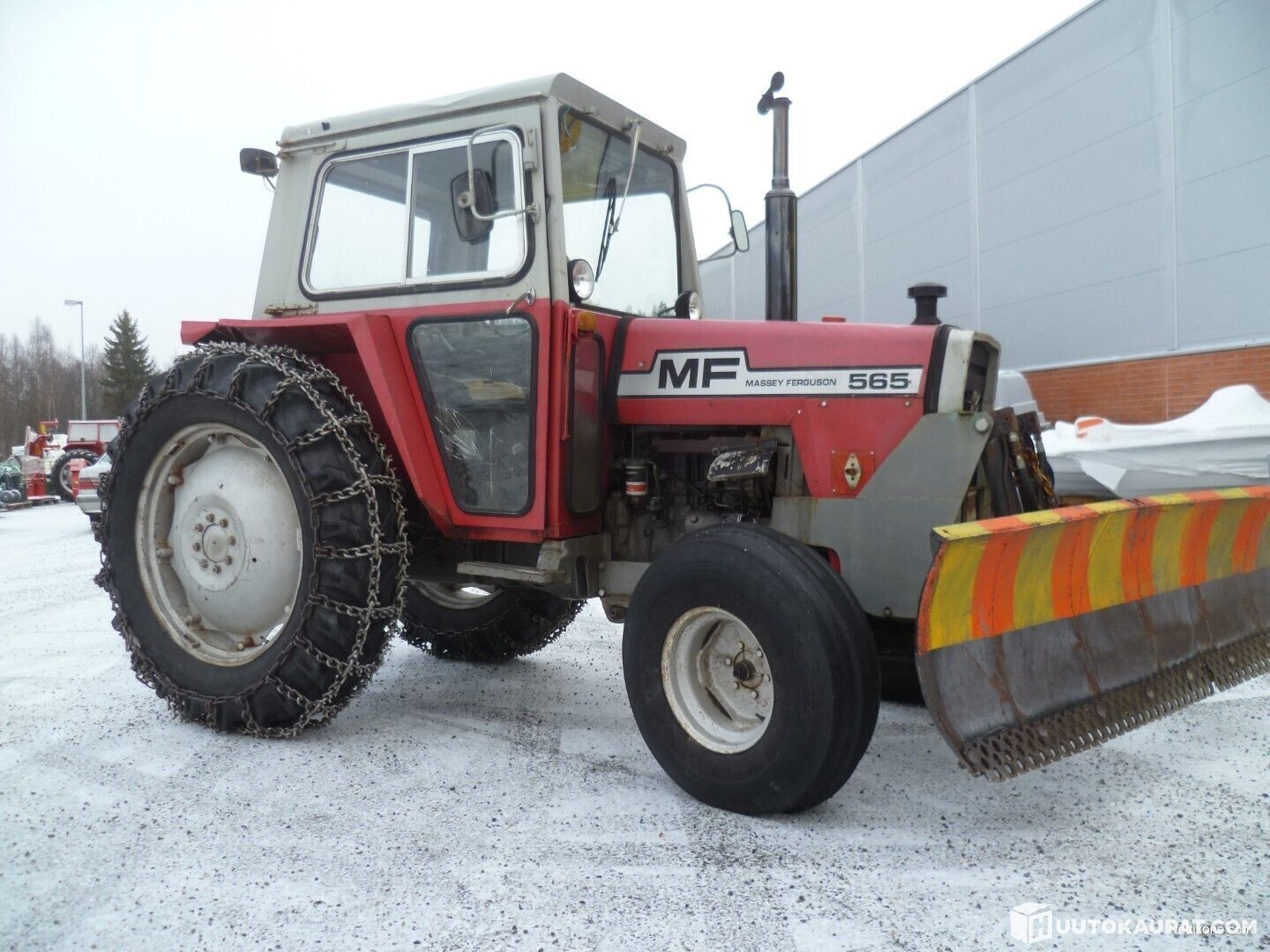 Massey Ferguson 565, 1977 traktori, Kuusamo | Huutokaupat.com