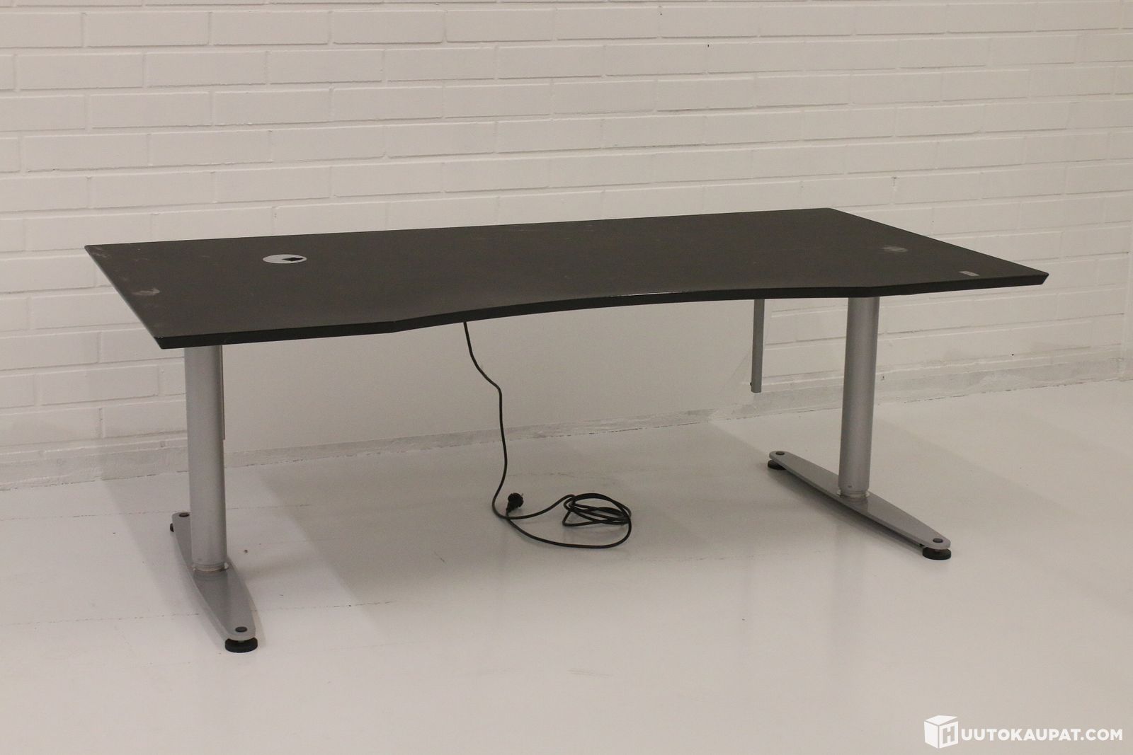 Kinnarps sähköpöytä mustalla kannella 180x90 cm MOH100, Helsinki ...