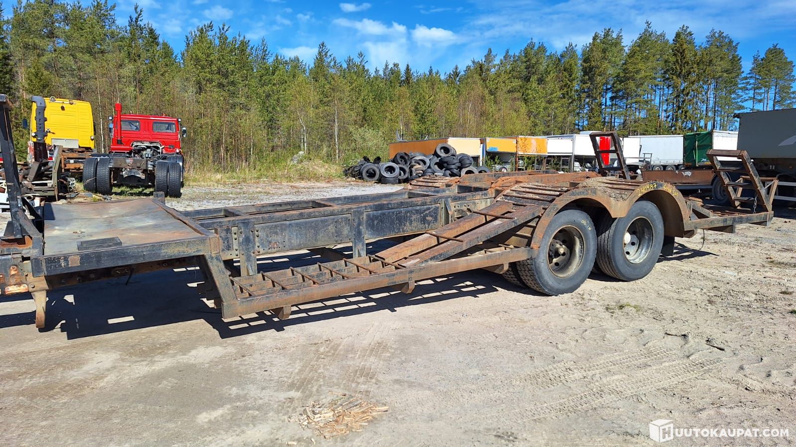 Sisu Metsäkoneen kuljetus kärryaihio, Uusikaarlepyy | Huutokaupat.com