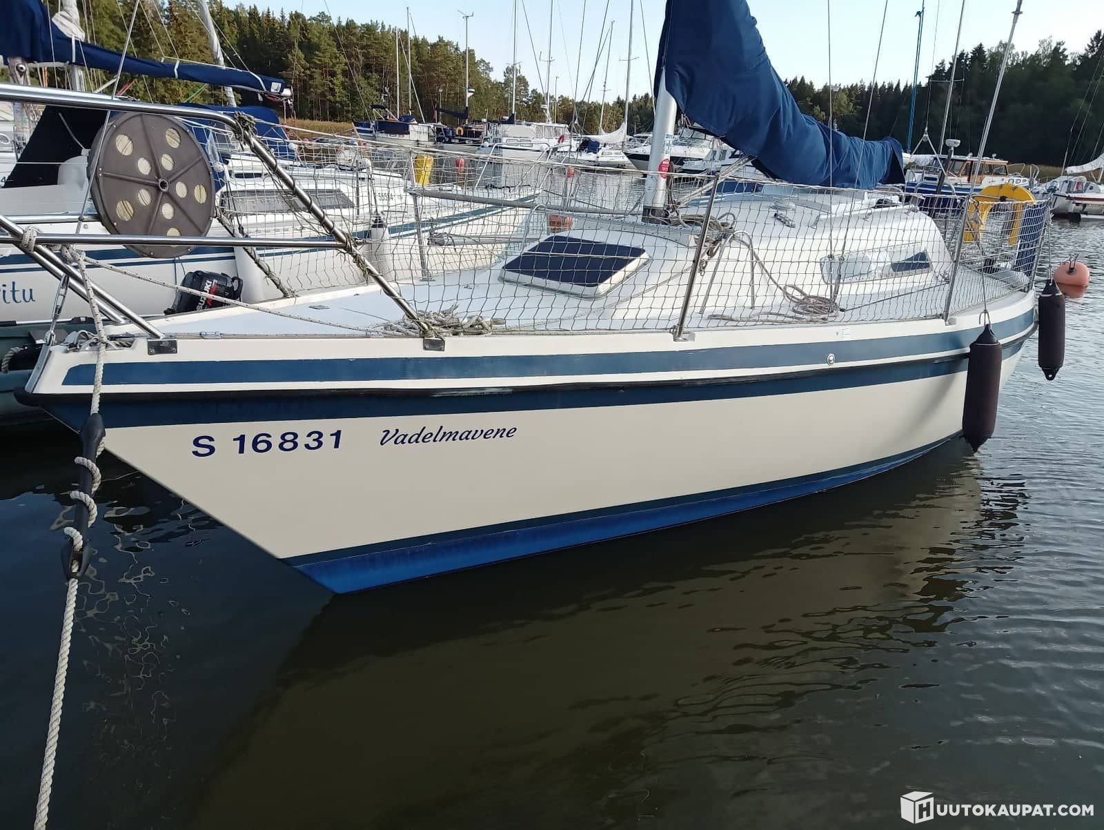 Vadelmavene, Finn Flyer 27 purjevene, Kirkkonummi | Huutokaupat.com