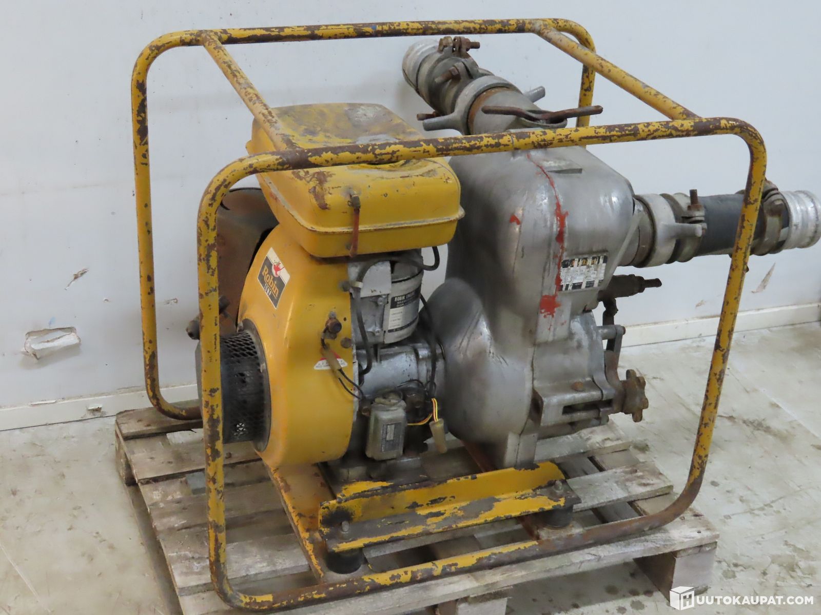 POLTTOMOOTTORIKÄYTTÖINEN VESIPUMPPU Robin Engine EY25-2D, Forssa ...