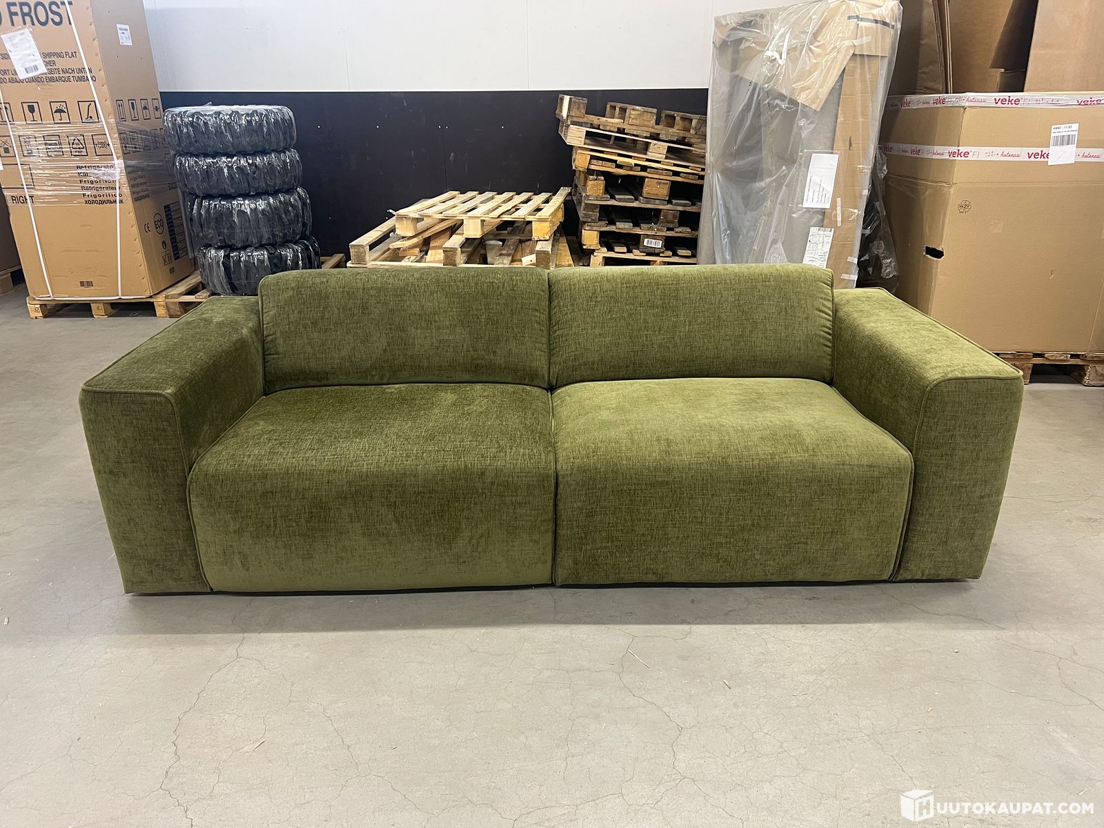 VEKE.FI Varastopoisto - Hali 3-istuttava sohva - TOIMITUS KOKO SUOMEEN, Ranua | Huutokaupat.com