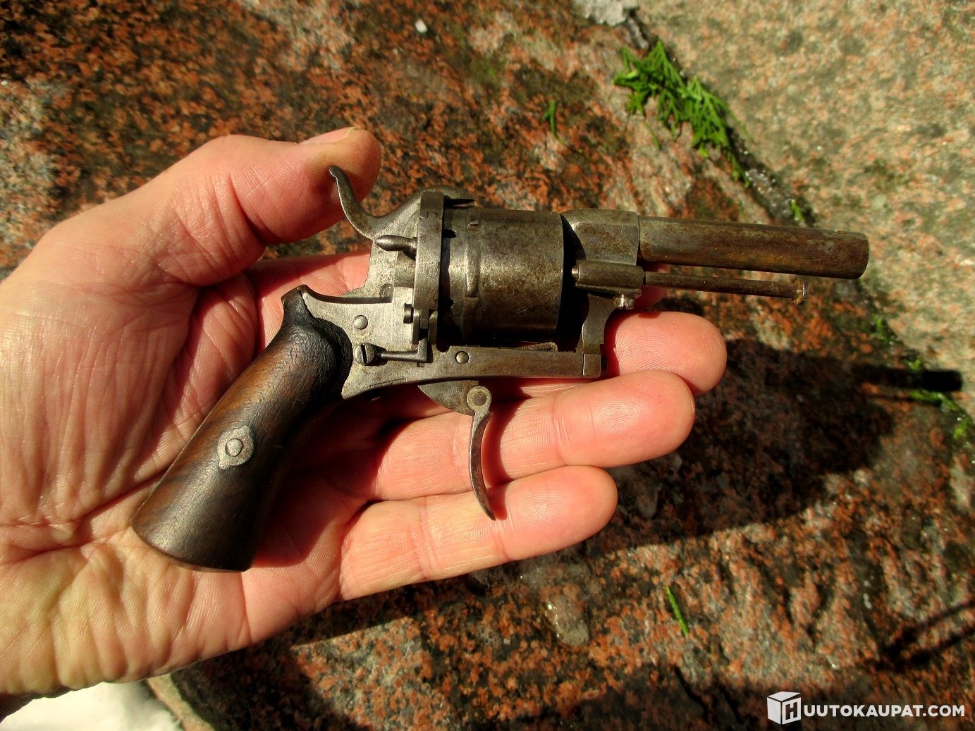 Lupavapaa Toimintakuntoinen kuudestilaukeava patruuna revolveri ase ...