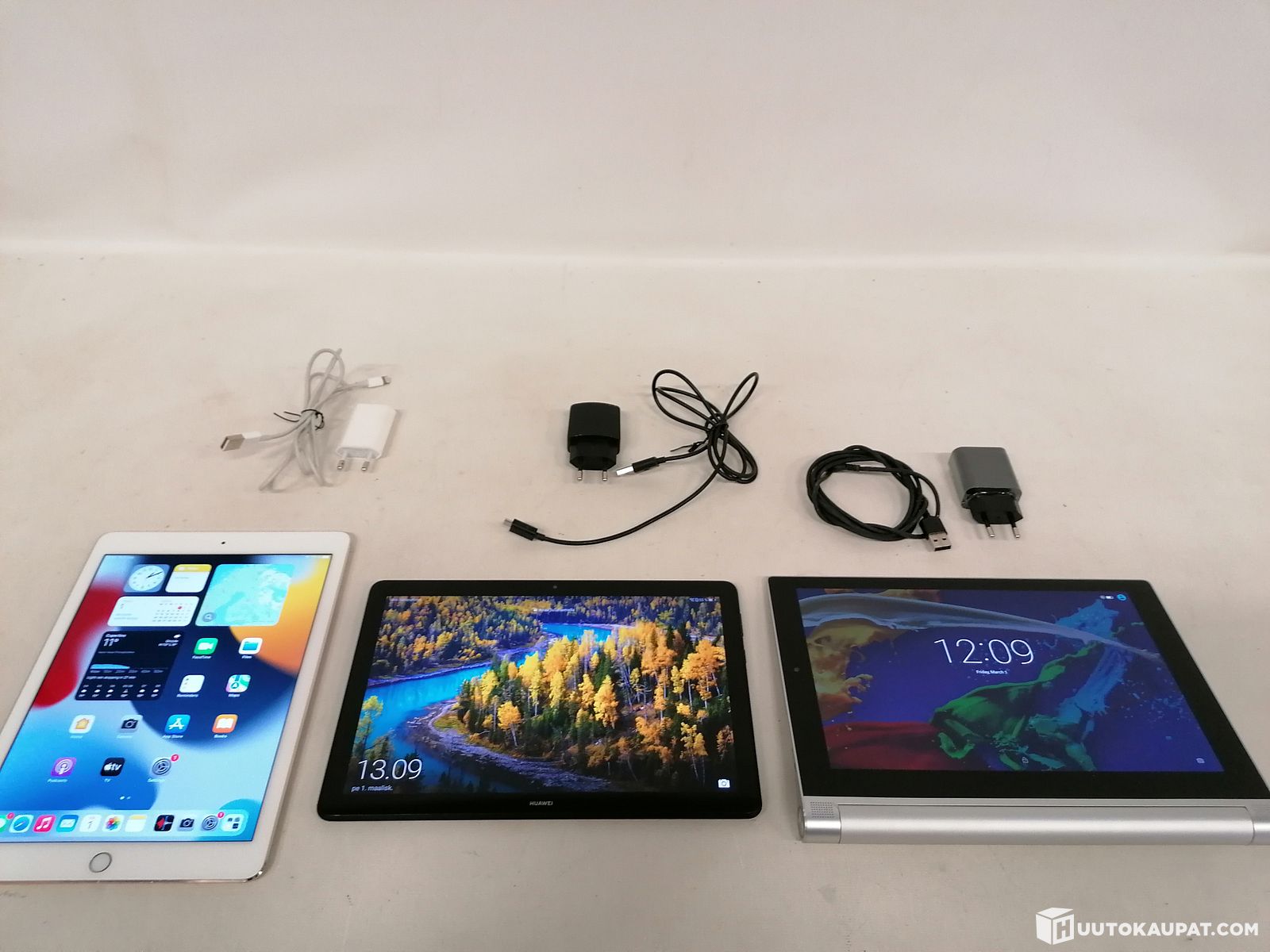 3 Kappaletta Tabletteja iPad Air 2nd gen, Huawei Mediapad T5 ja Lenovo ...