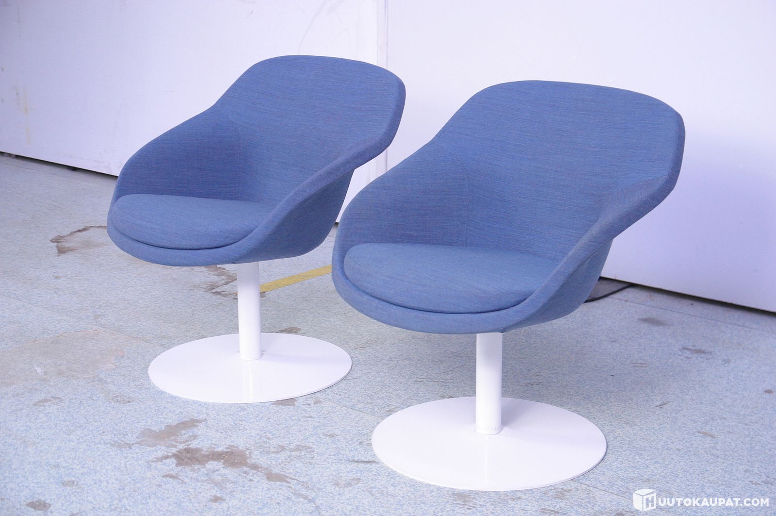 Hyväkuntoisia Materia Pax -nojatuoleja 2 kpl, design Fredrik Mattson. P2853, Helsinki ...