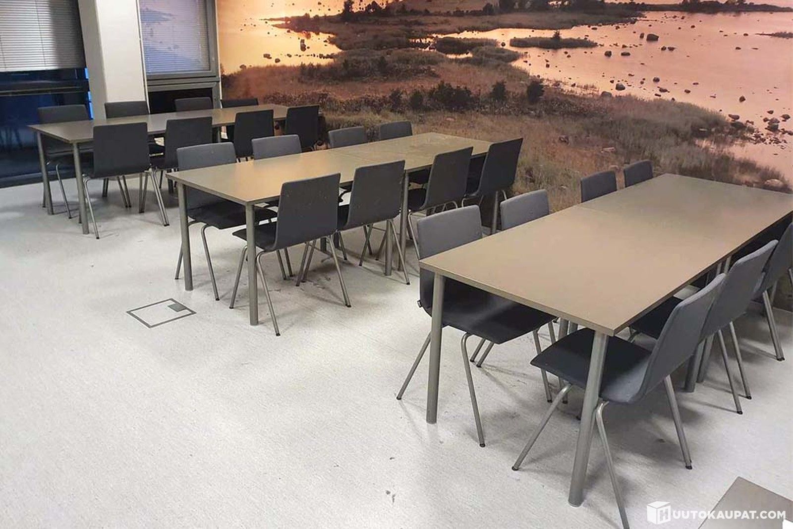 Isku Rudolf -tuoli 24kpl + pöytä 6kpl. AJ83, Vaasa | Huutokaupat.com