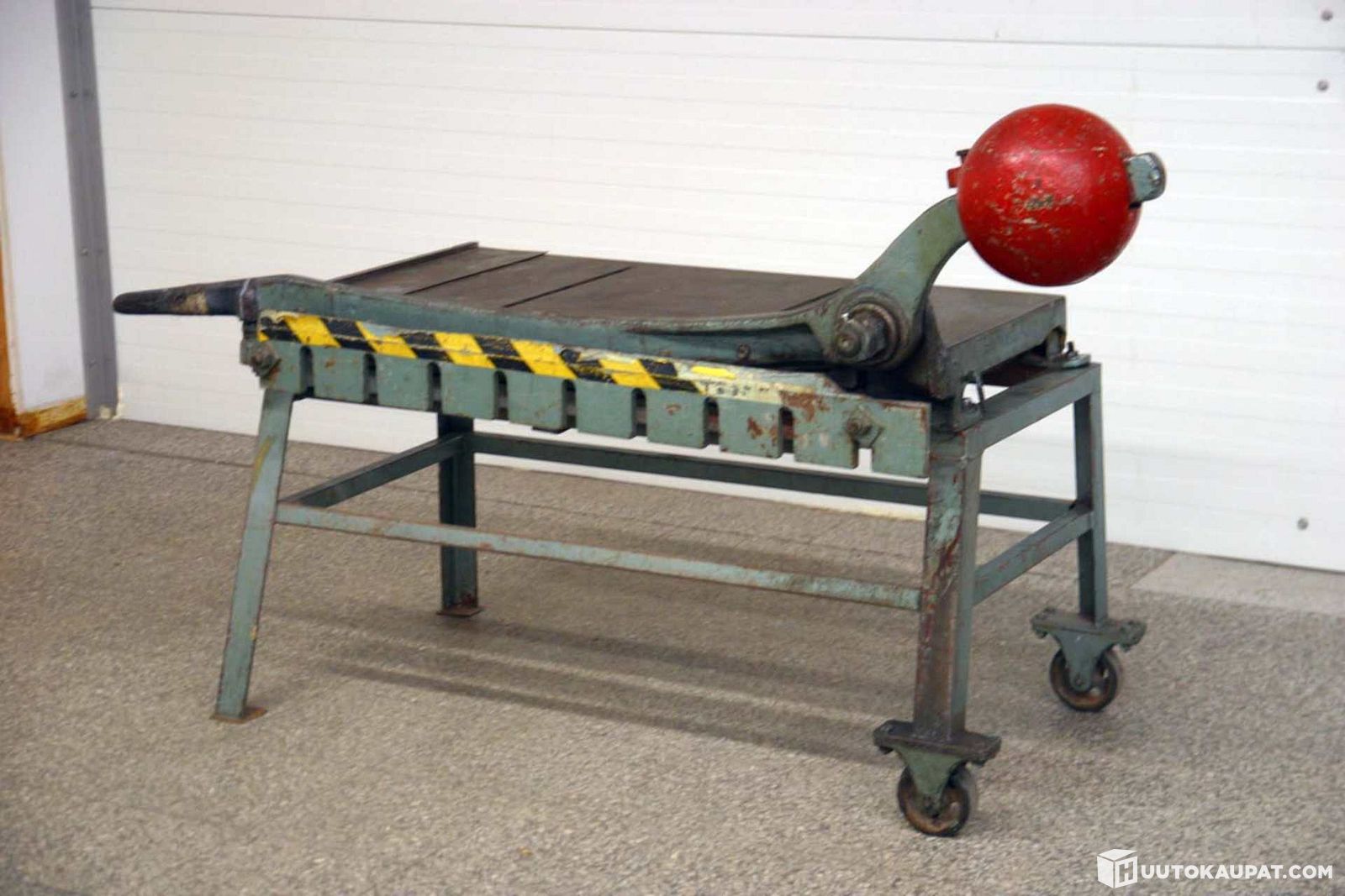 Järeä Epilän konepajan levyleikkuri/kaarisakset jalustalla. S1610, Hausjärvi | Huutokaupat.com