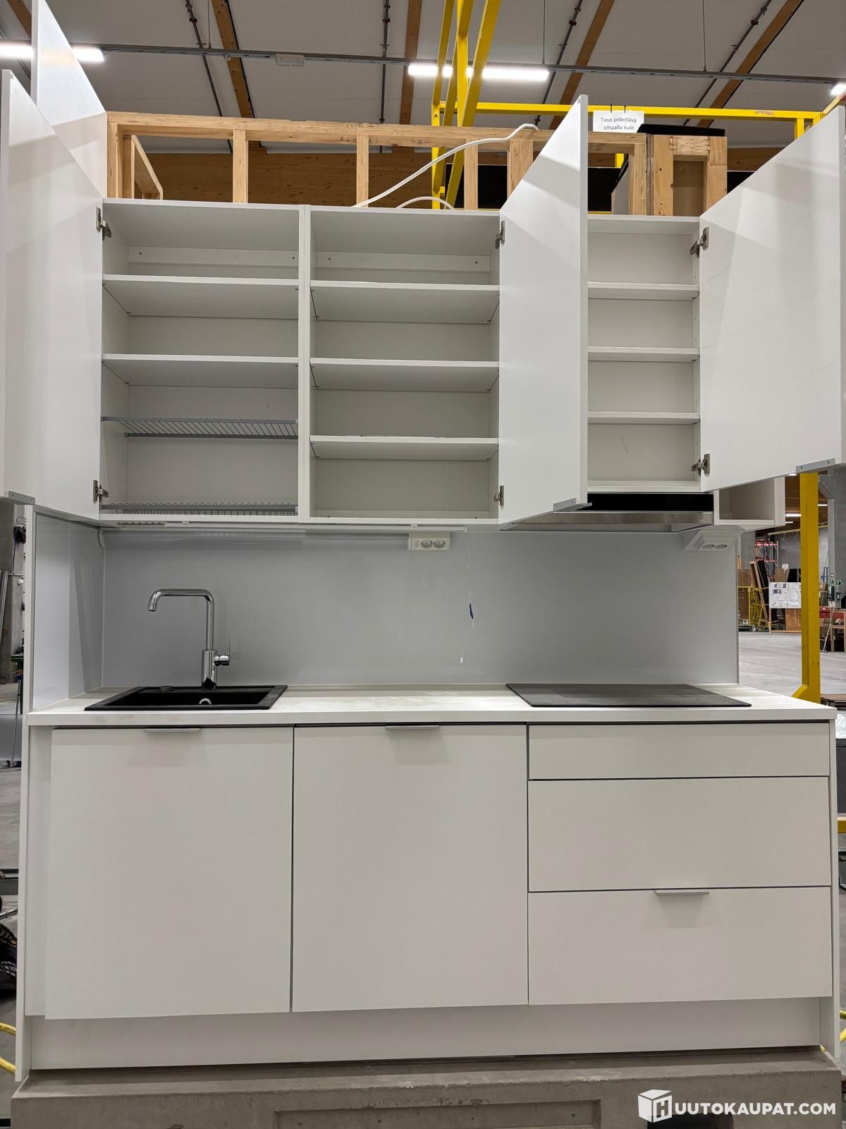 Kylpyhuonemoduuli keittiöllä ja huoneiston talotekniikalla, Oulainen ...