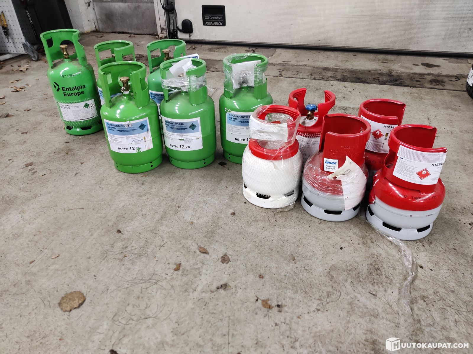 11 kpl ylmäainepulloja (erä 21) Autohuolto Aritin Oy konkurssipesä 3571640-4, Espoo ...