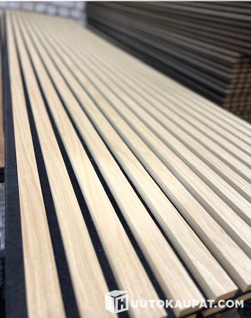 Akustiikkapaneeli vaalea tammi musta huopa 20x600x2400mm. 10 kpl/14.4m2 ...