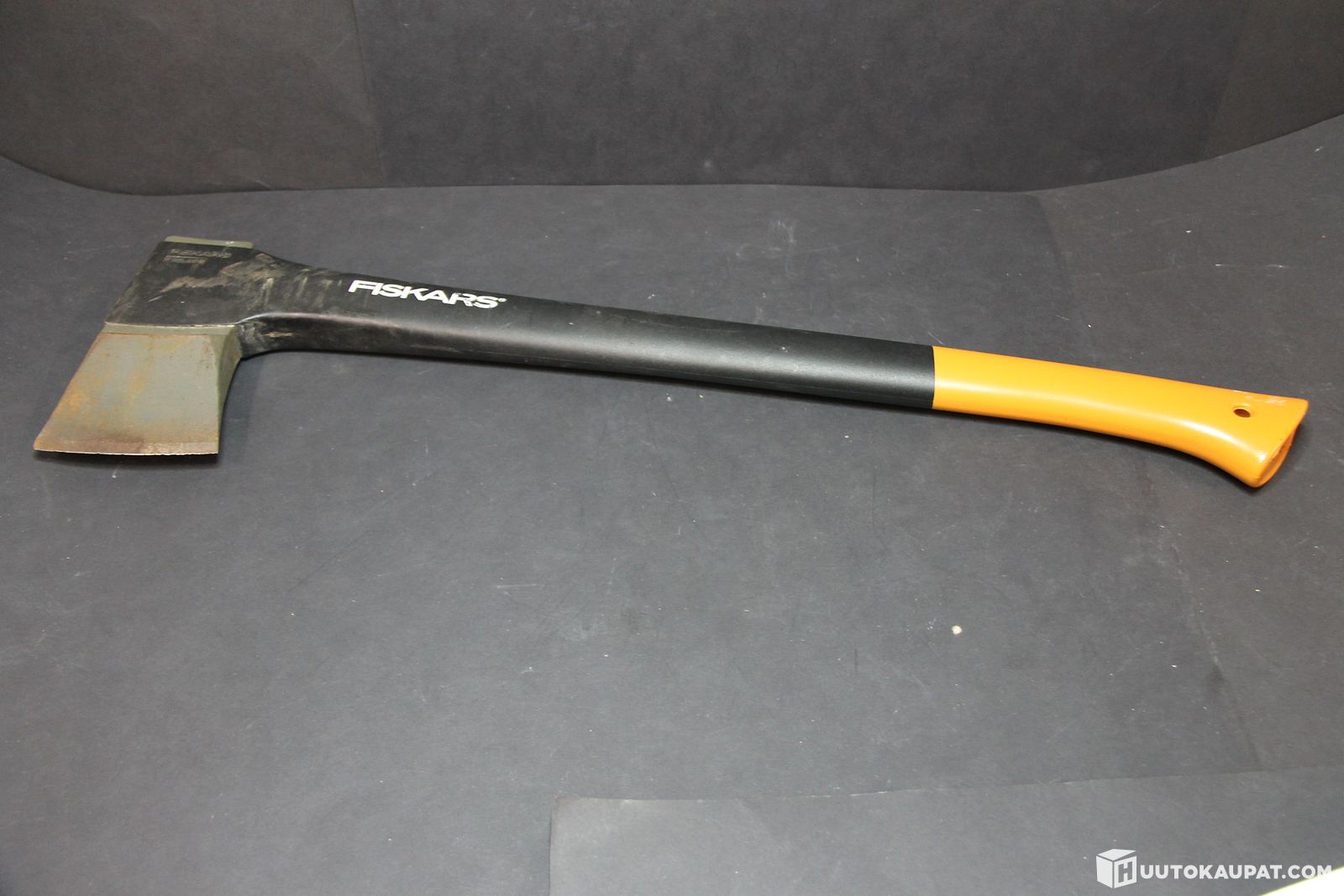 Kotimainen Fiskars kirves, Kauhajoki | Huutokaupat.com