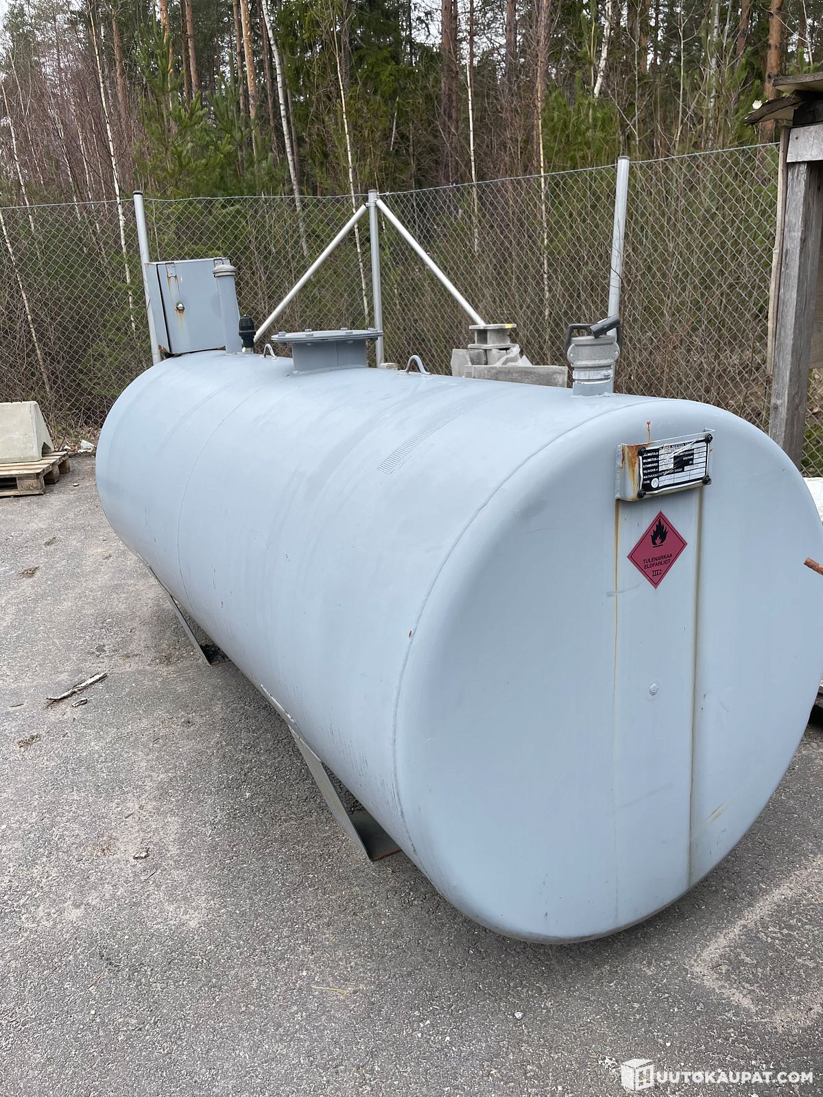 Polttoainesäiliö 2000l, Raisio | Huutokaupat.com