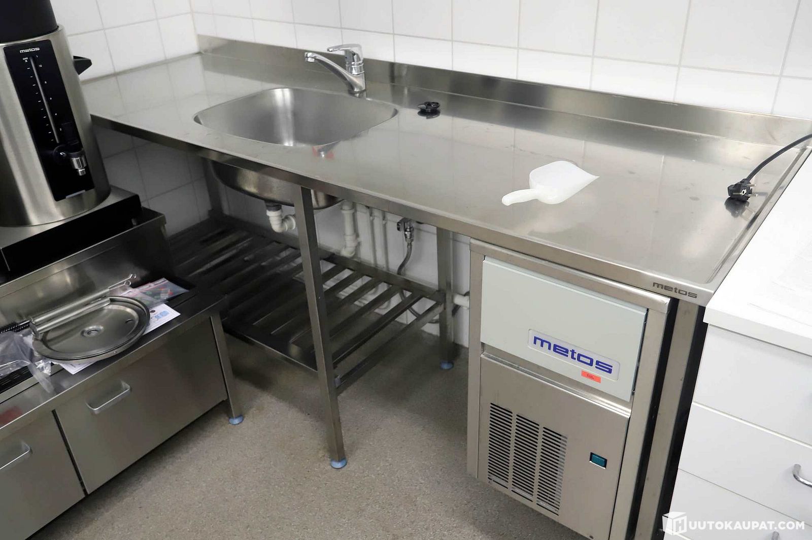 Metos-rosteriallastaso Metos CB 184A-Q-jääpalakoneella. S5206 ...